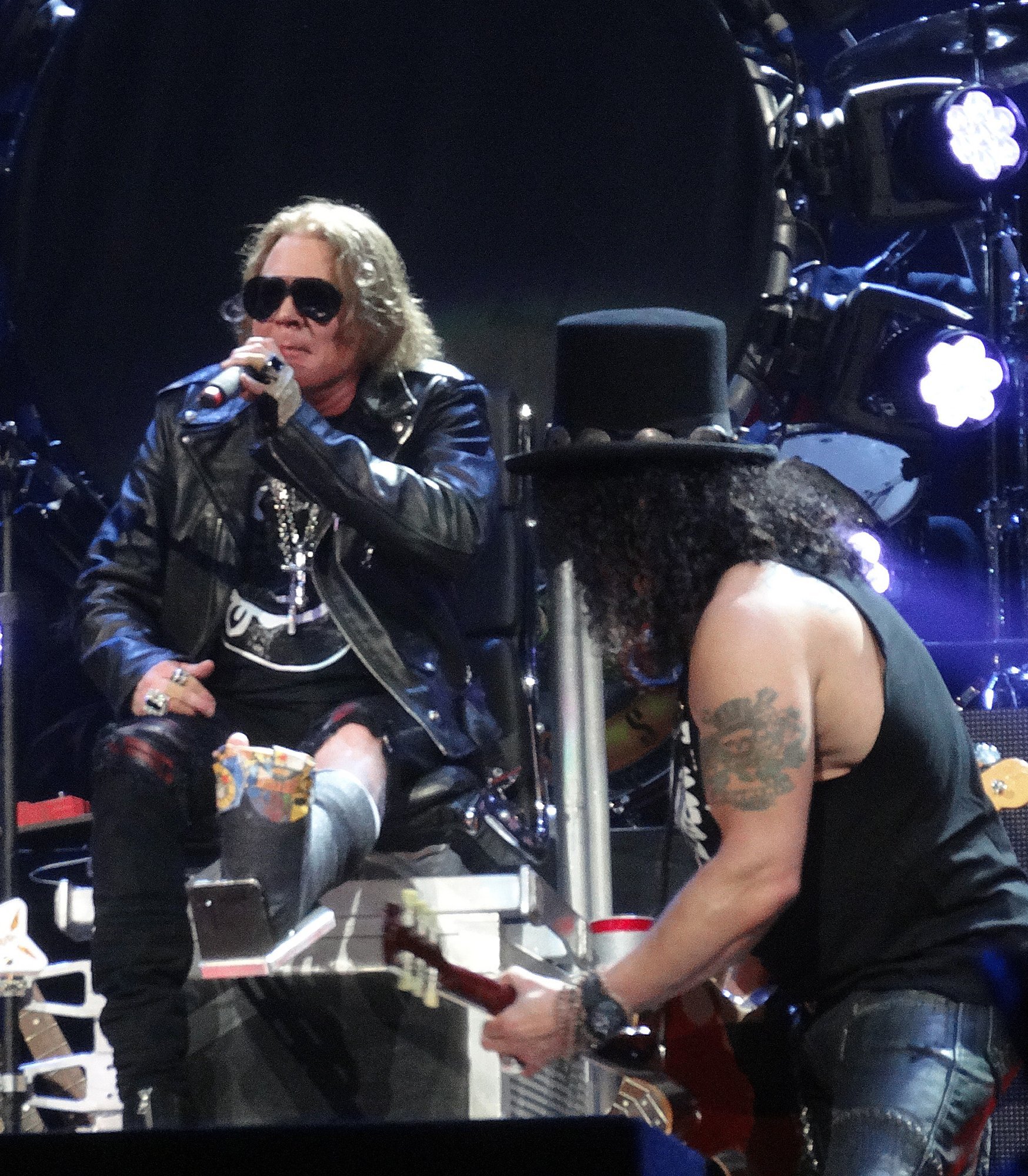 Oficialu: „Guns N' Roses“ dainininkas A. Rose‘as gastroliuoja kartu su ...
