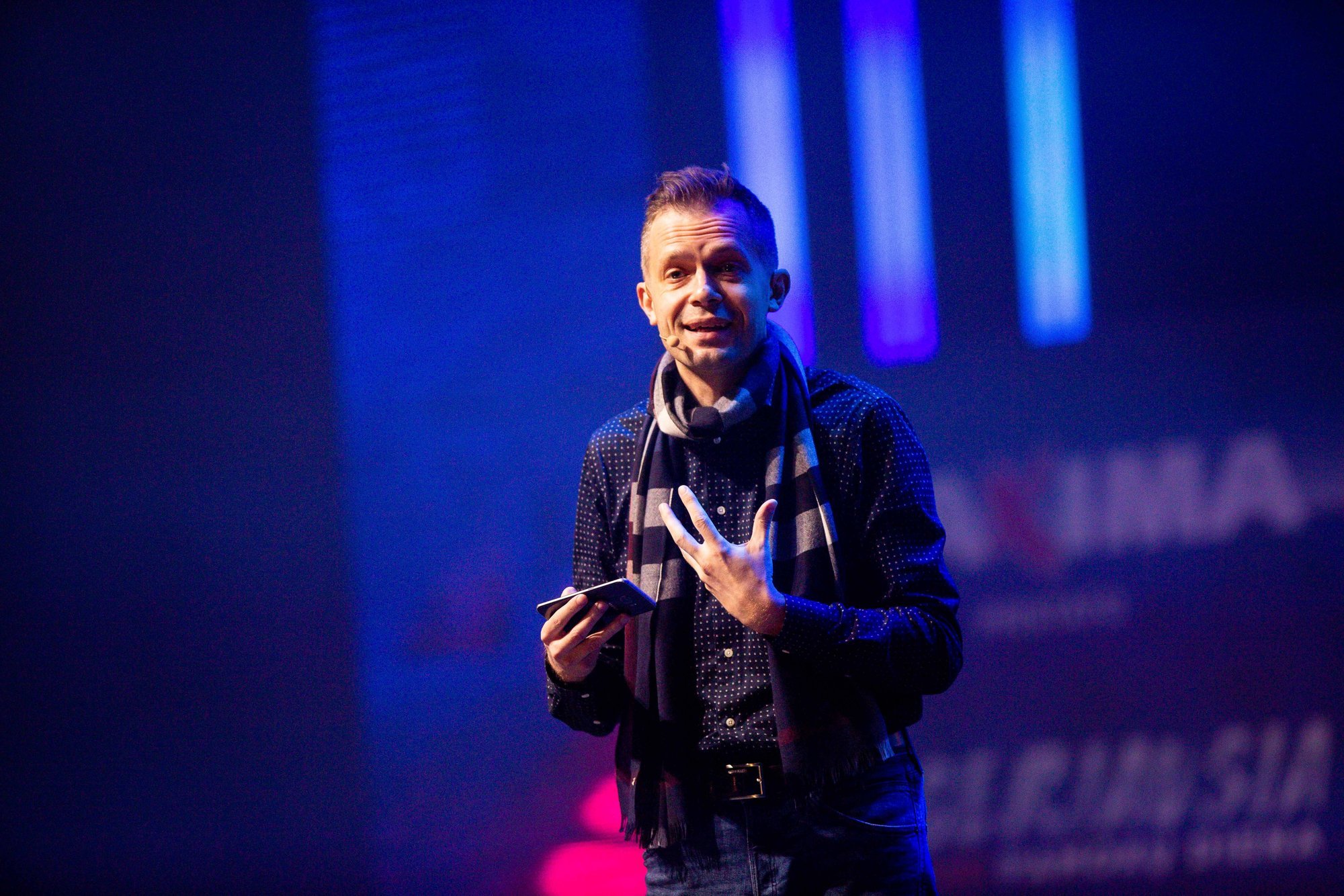 Tapinas papasakojo, kaip filmuojamos žiaurios scenos su vilkais ...