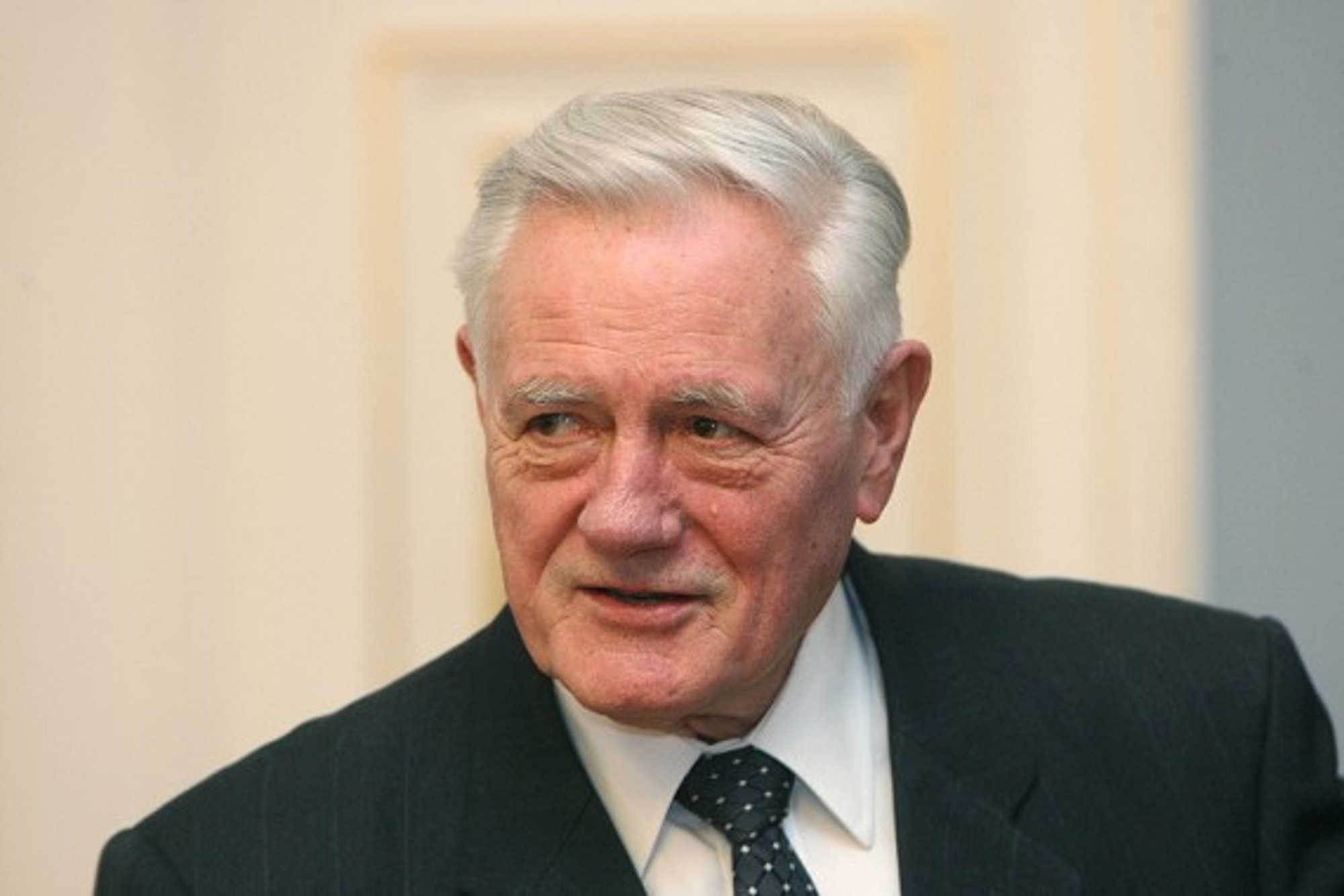 V.Adamkus sveikina D.Medvedevą Nacionalinės šventės proga - Delfi