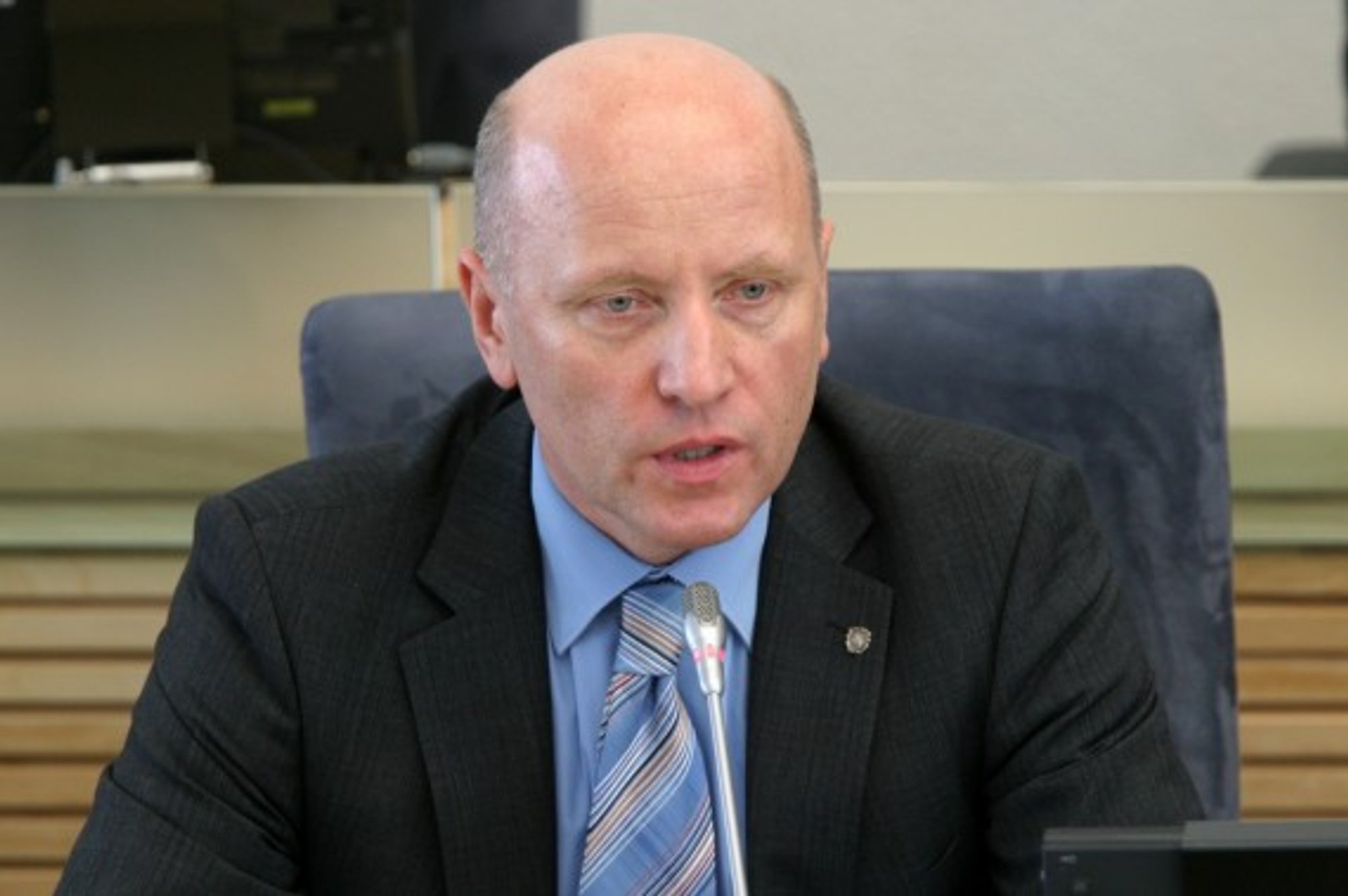 Milijonai nugula pasienyje - Delfi