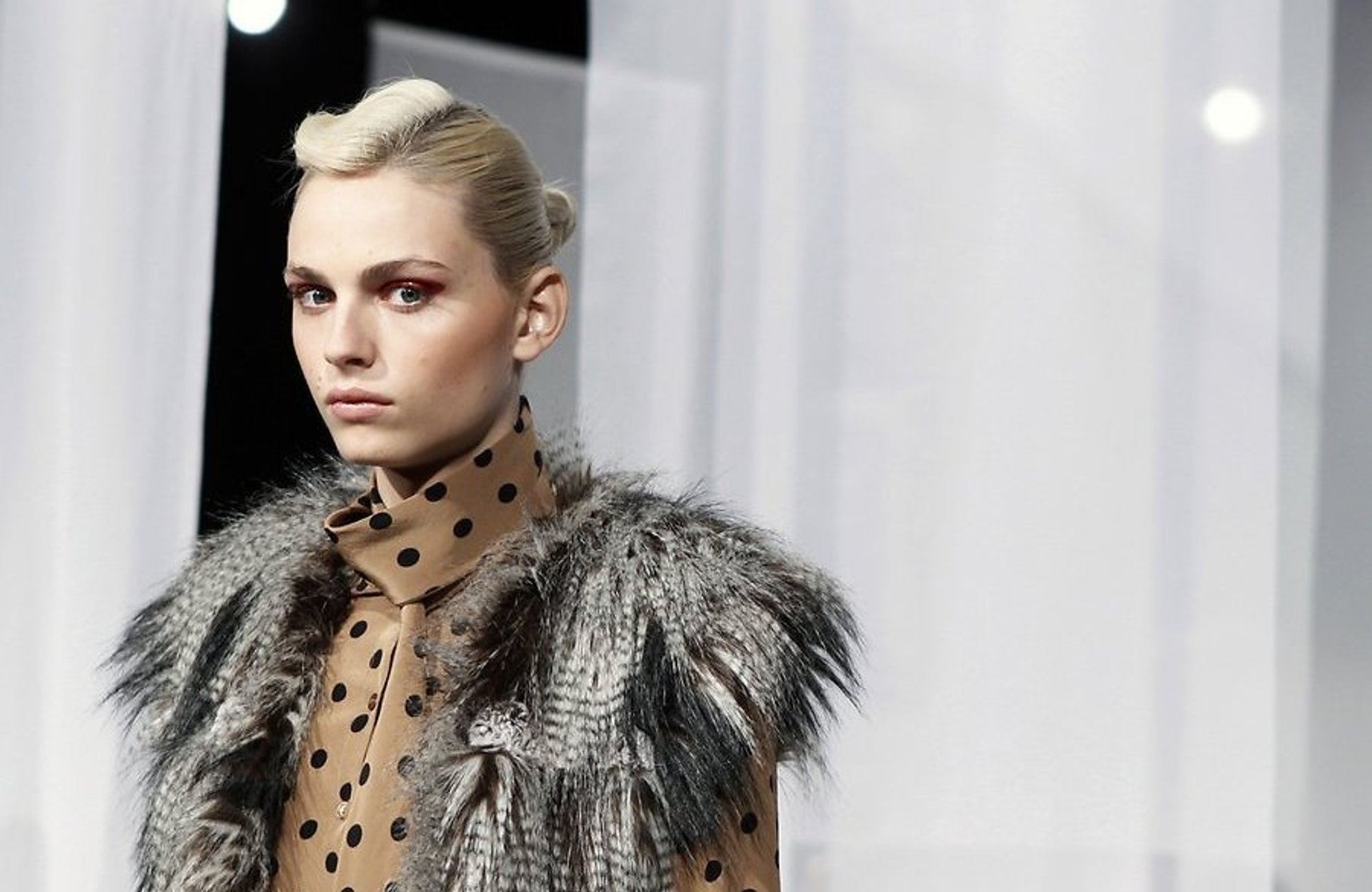 Модель-андрогин снялся в рекламе лифчиков - Delfi RU