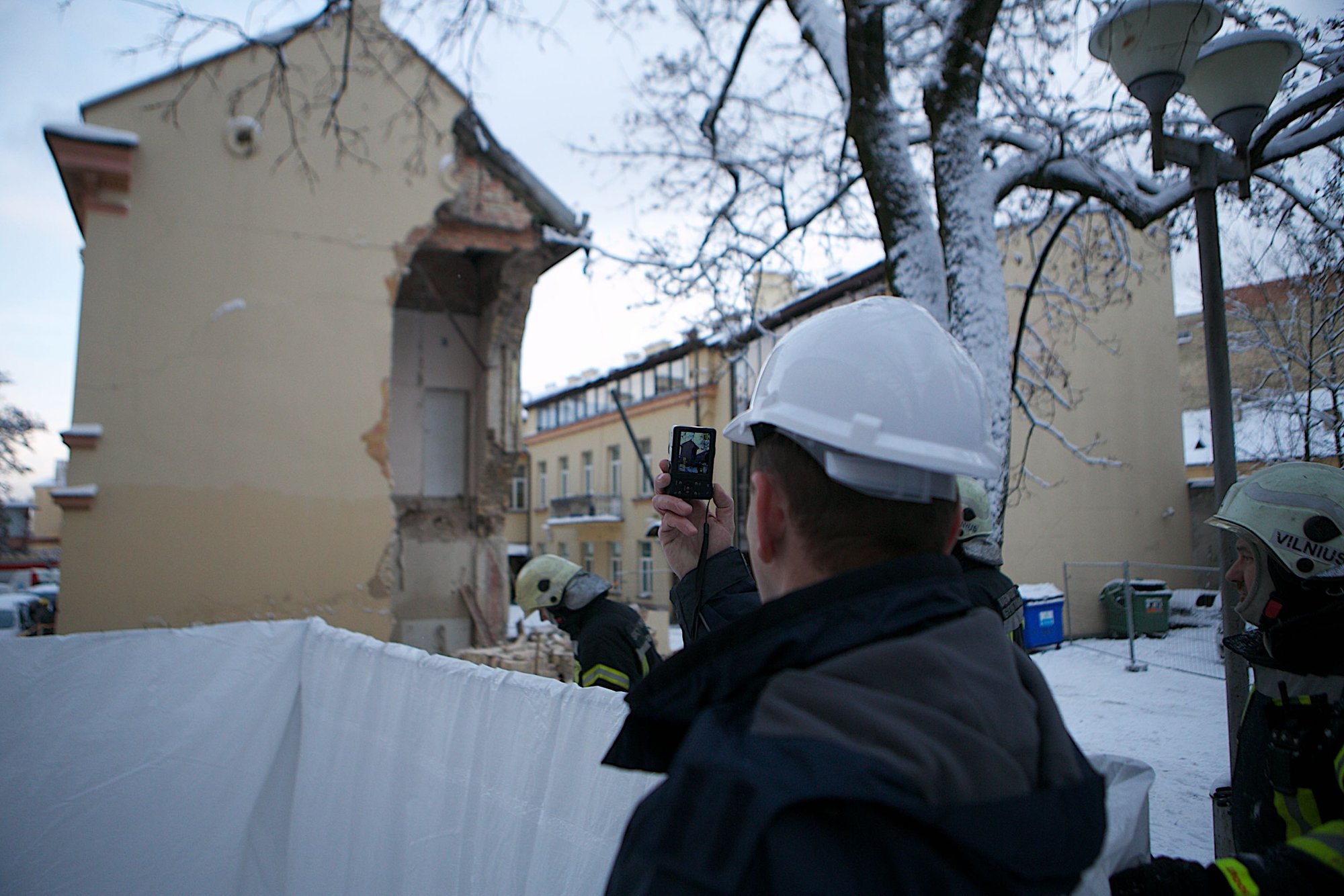 Rado kaltus dėl pastato griūties Vilniaus gatvėje - Delfi