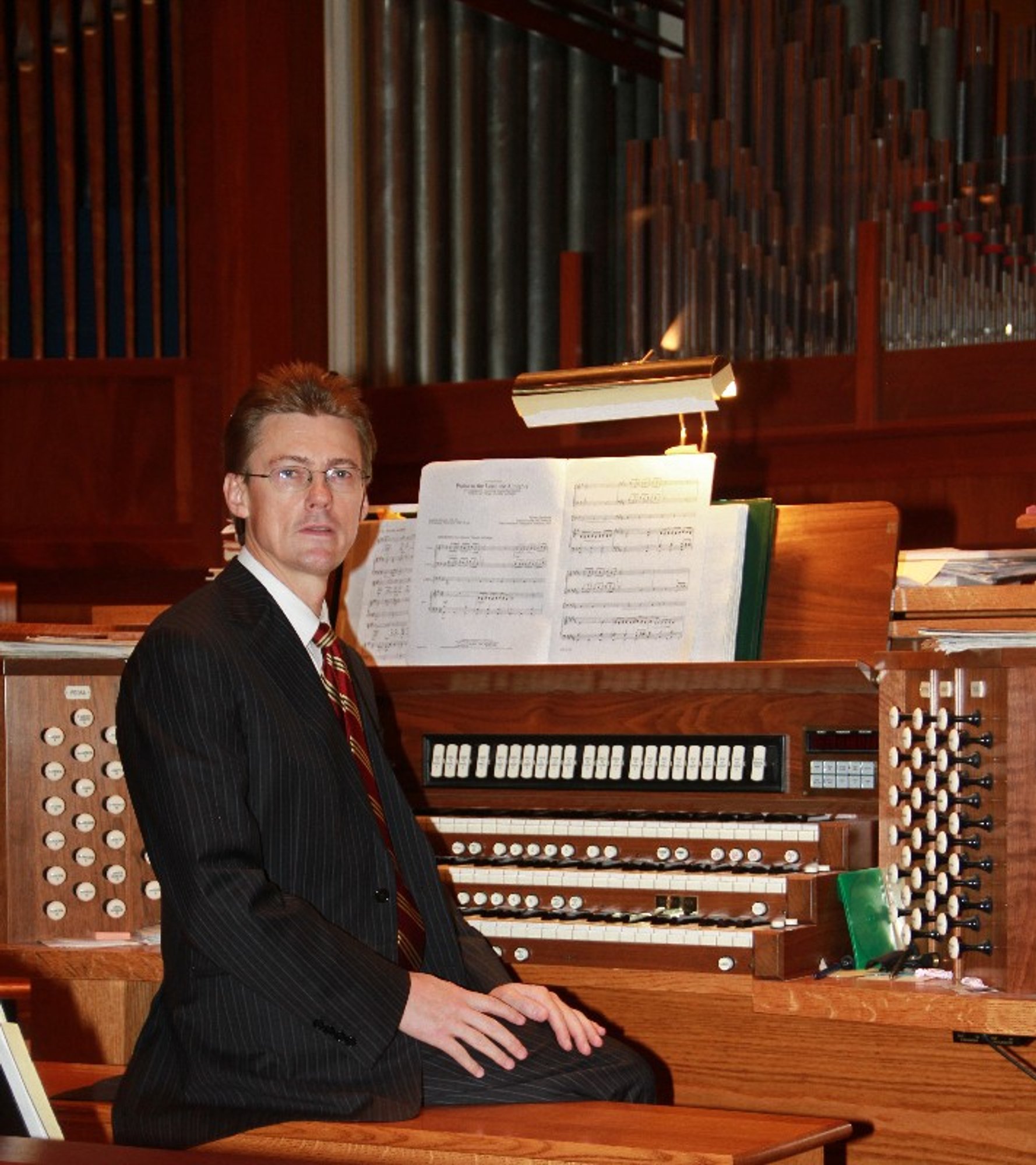 „Sugrįžimuose“ – vargonų virtuozas V.Barkauskas - Delfi kultūra