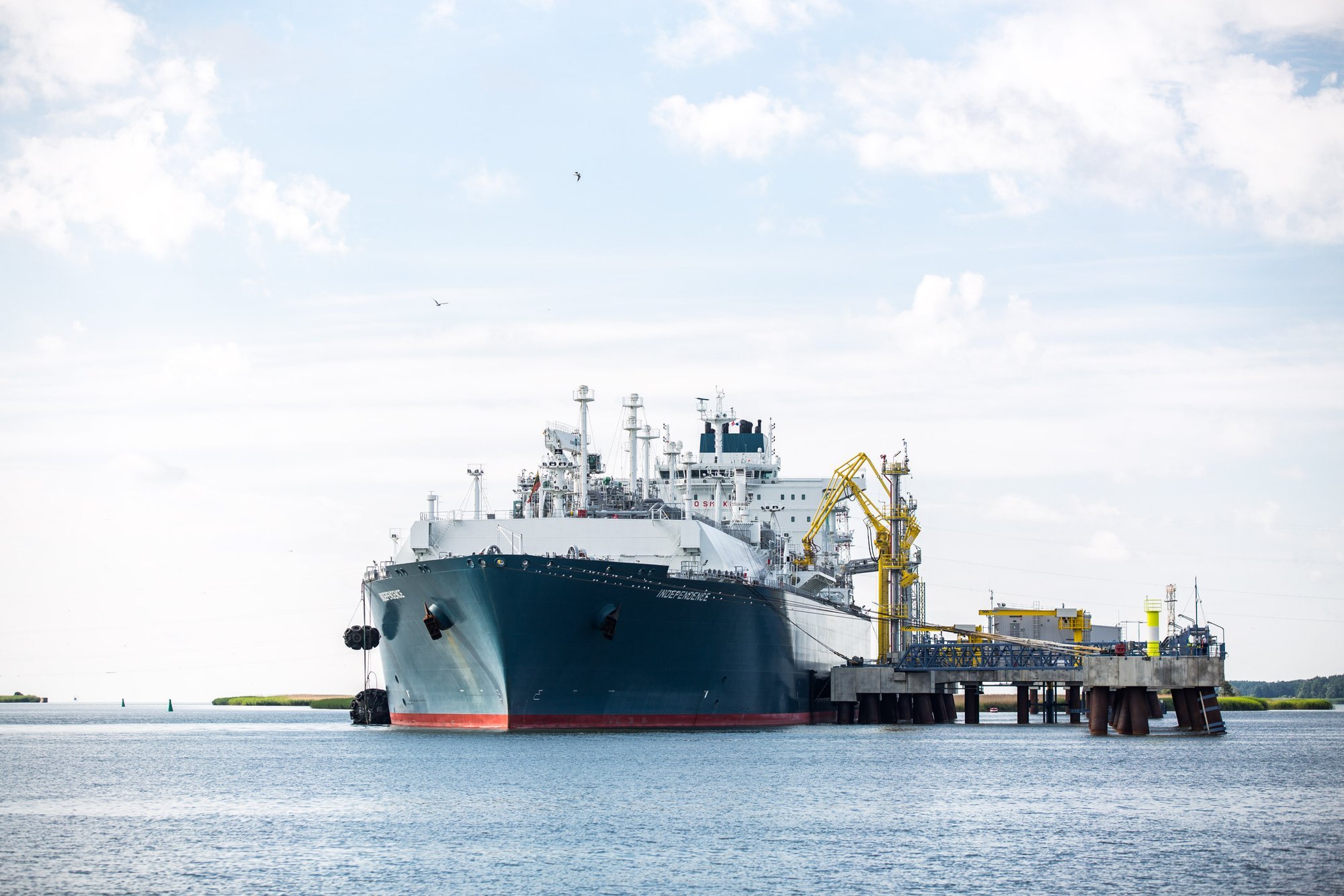 SGD terminalas „Independence“ išplaukė į Daniją apžiūrai ir remontui ...