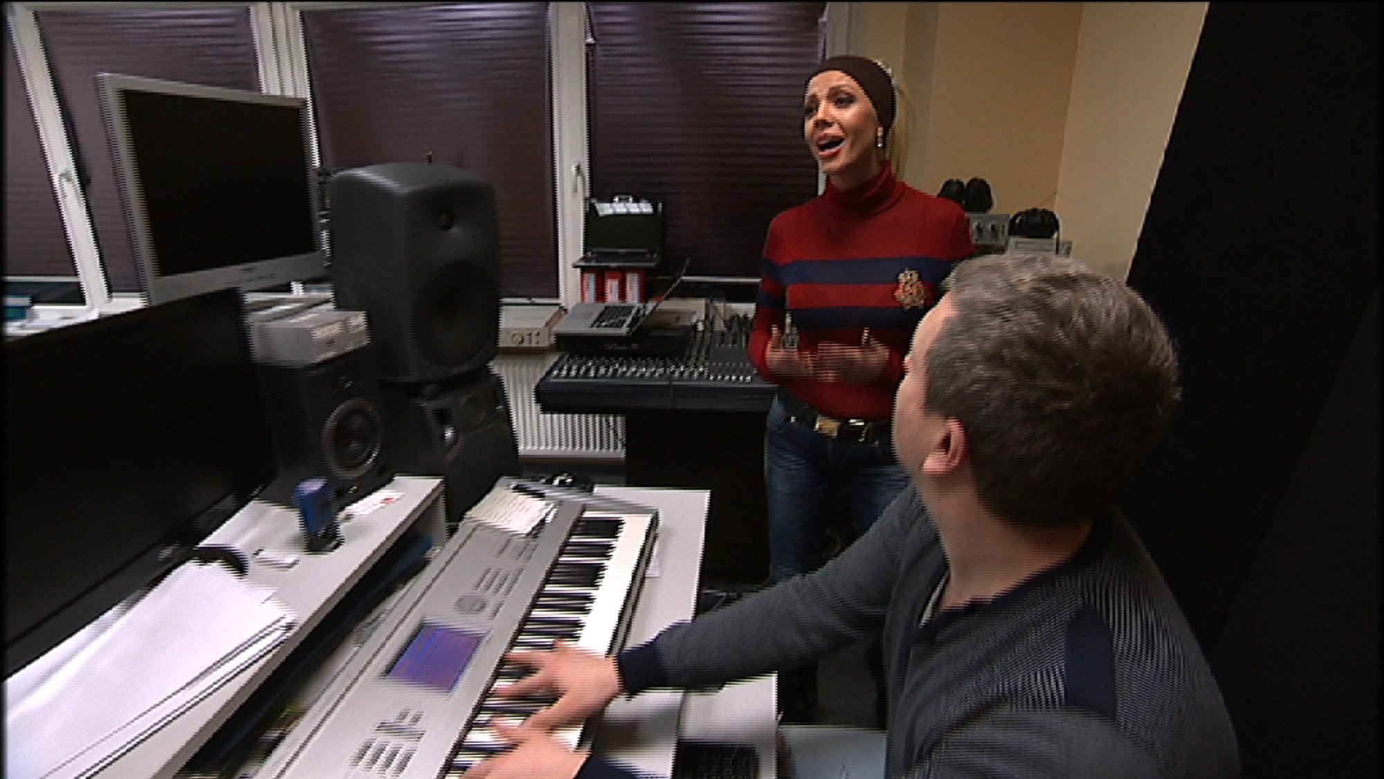 Marina Bui nusprendė įrodyti, kad dainuoti gali ne tik kūno linijomis ...