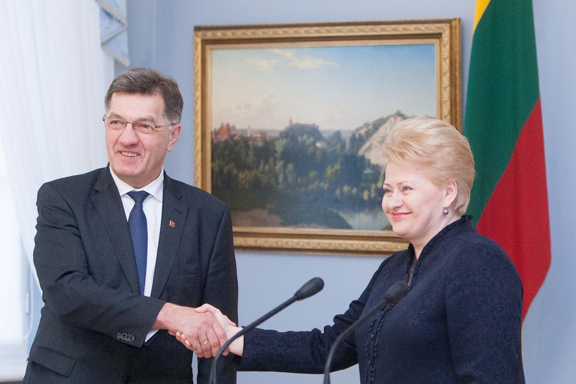 Prezidentė investuoja į Lietuvą, A.Butkevičius tam pinigų neturi ...