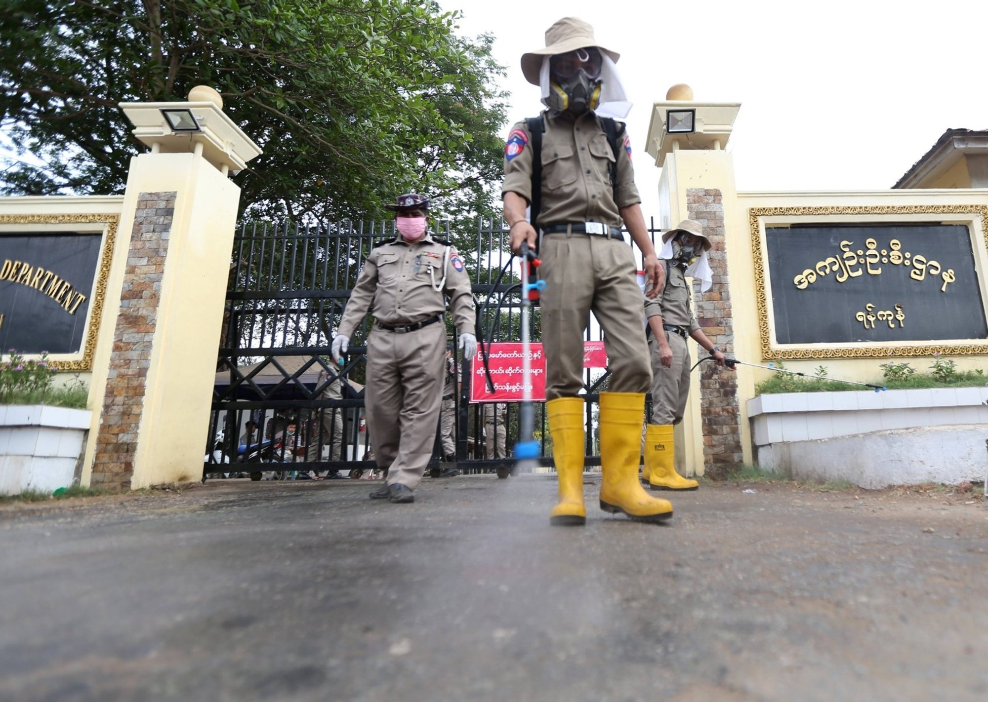 JAV įvedė sankcijas Mianmaro chuntos lyderio vaikams - Delfi