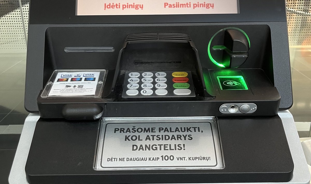 Pokyčiai „Swedbank“ bankomatuose – nebereiks kortelės - Delfi verslas