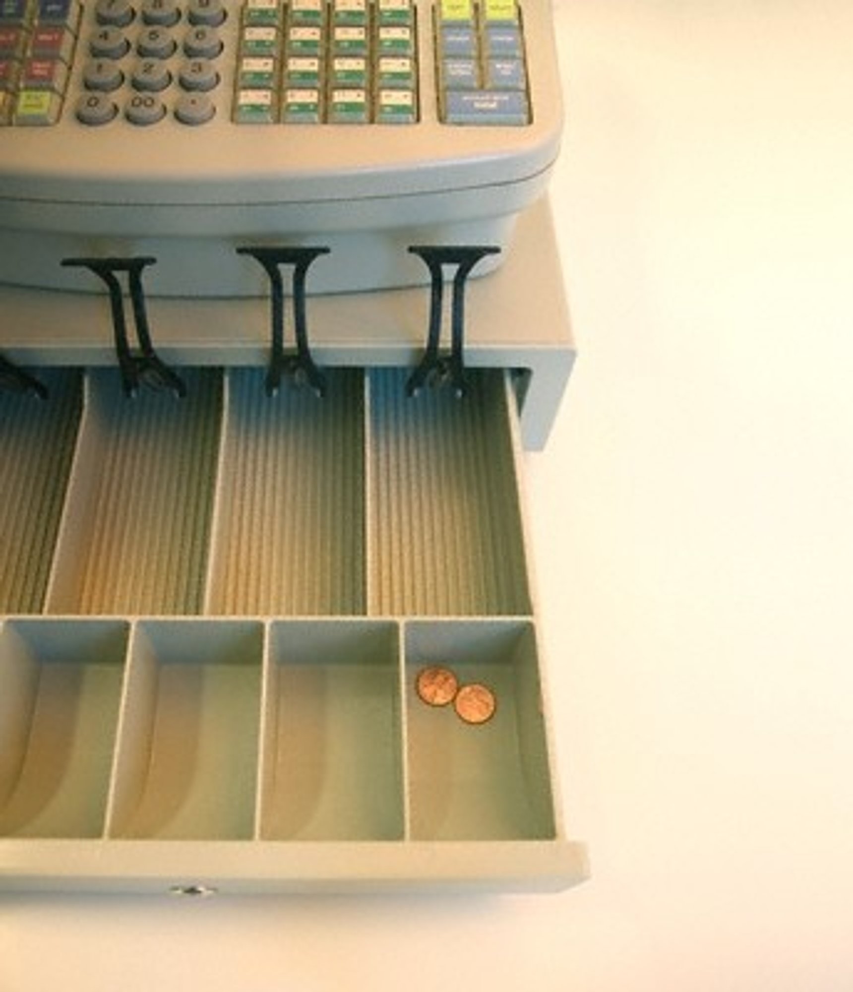 Kai neperka degtinės, atleidžia kasininkes - Delfi verslas