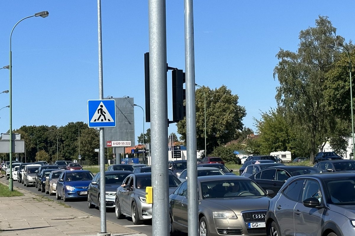 W drodze do Neringi tworzą się ogromne korki: zablokowana jest nawet ... W drodze do Neringi tworzą się ogromne korki: zablokowana jest nawet ...