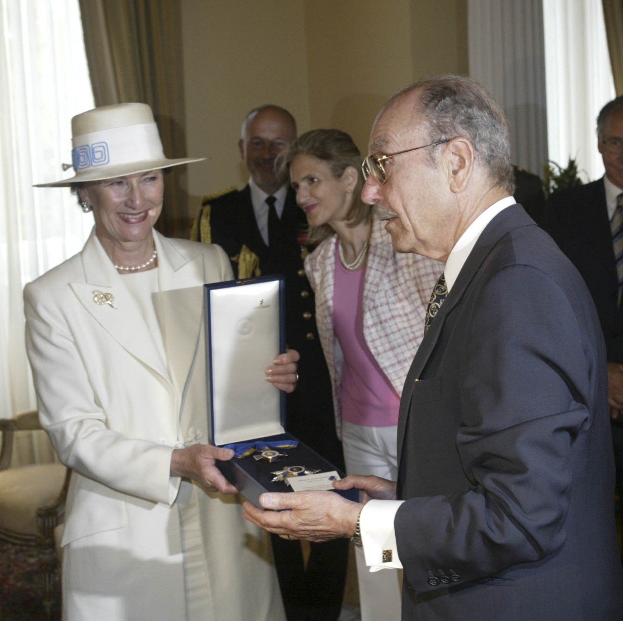 Mirė buvęs Graikijos prezidentas K. Stefanopoulos - Delfi