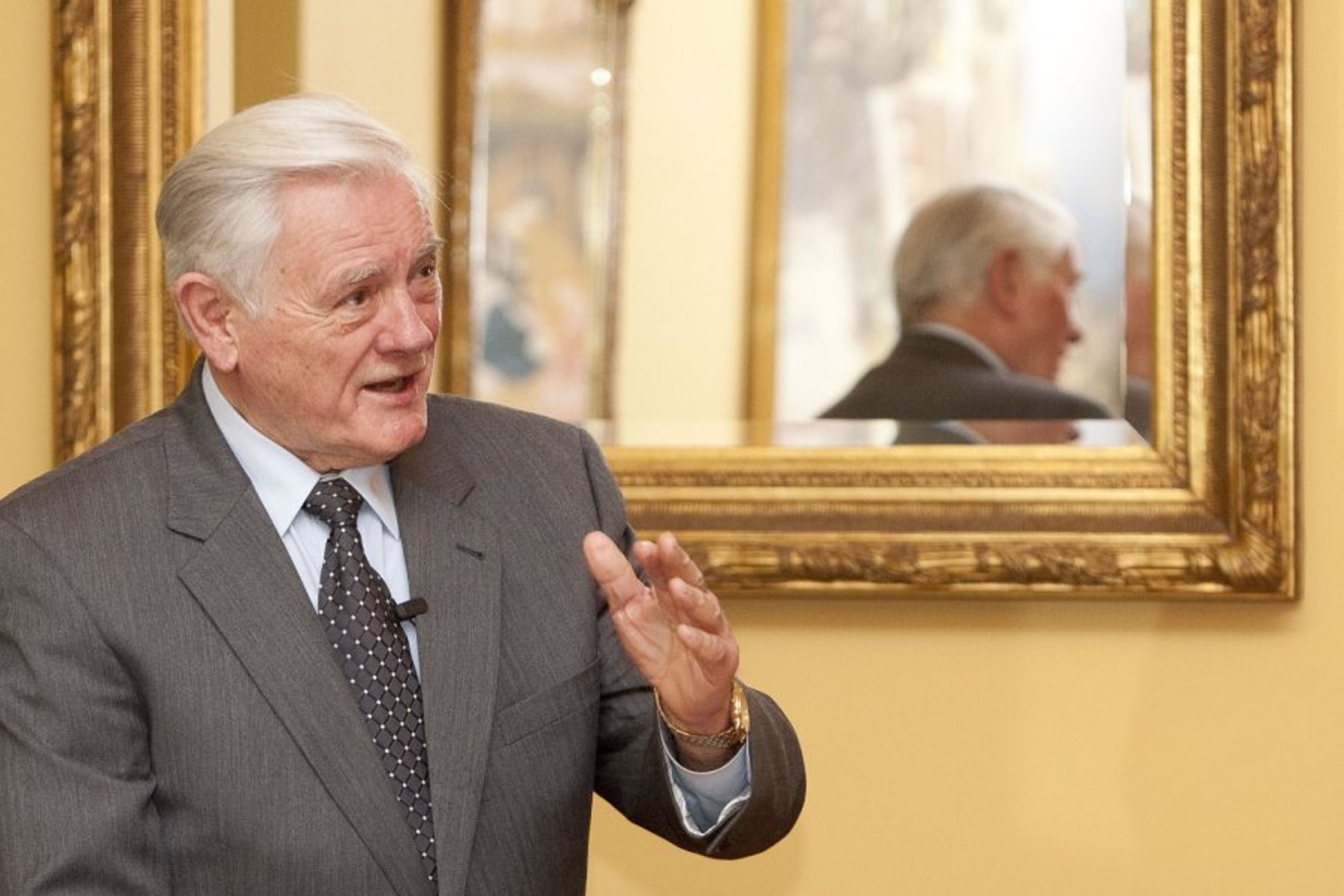 V.Adamkus: dėl mano knygos į VSD kreipėsi politikieriai - Delfi