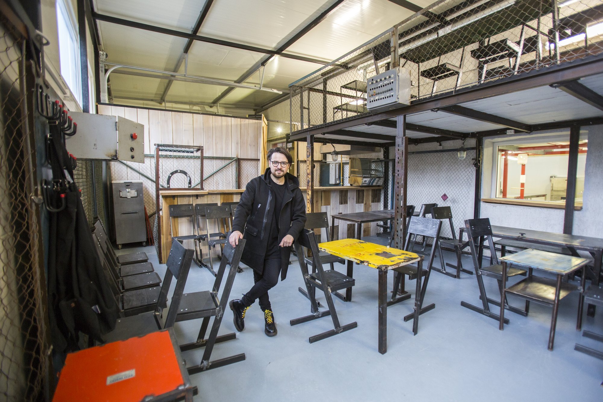 Skandalingoji kavinė nežada sustoti: įrašų bus daugiau - Delfi