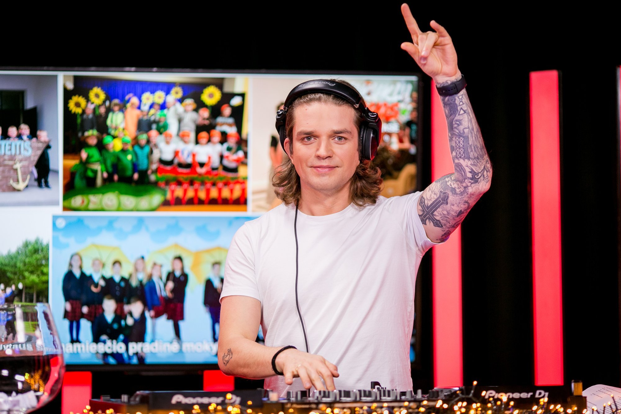 DJ Jovani nuotolinė diskoteka užbaigė „Mano klasė 2020“ finalą - Delfi ...