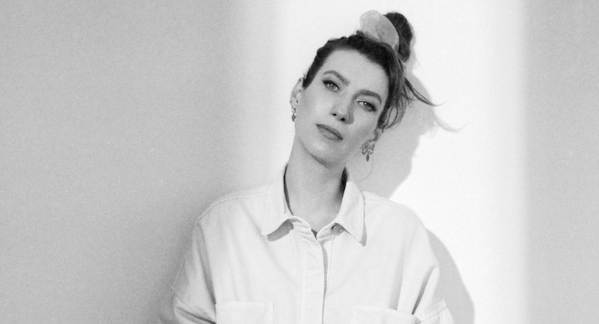 Daiva Starinskaitė grįžta su nostalgišku kūriniu „Love Again” ir ...