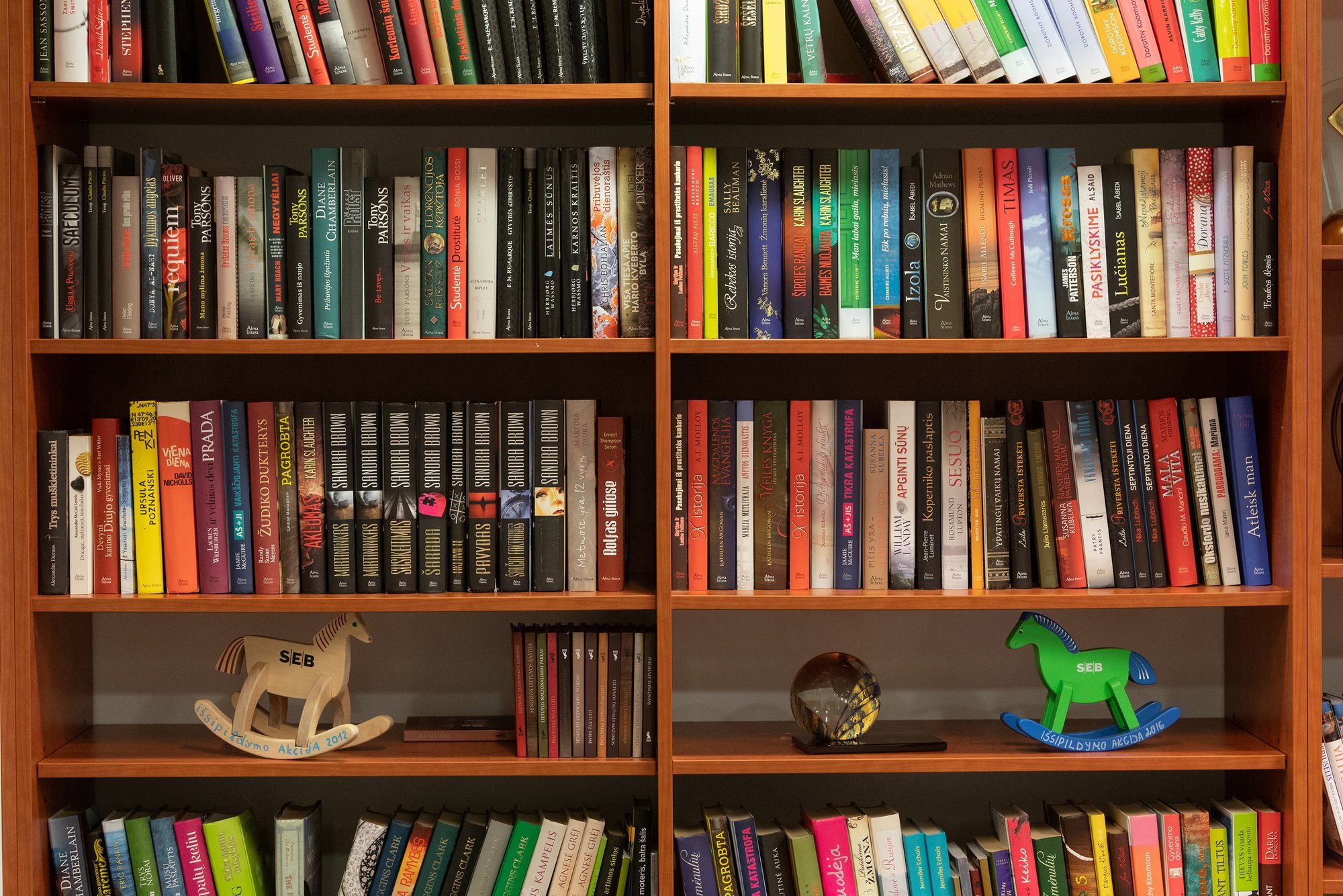 Ekspertai pataria: kur ir kaip laikyti knygas namuose, kad šios ...