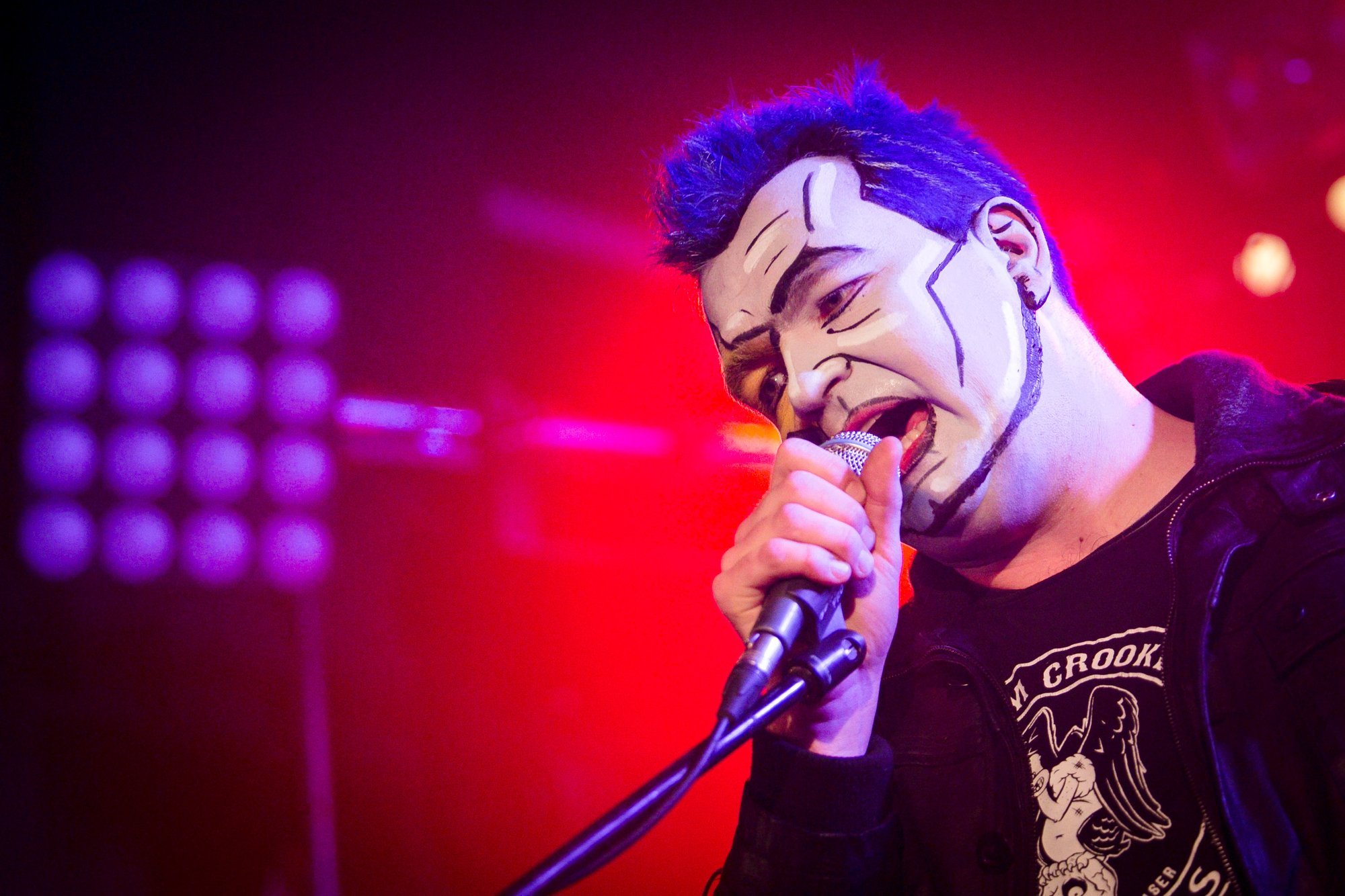 Tamsi „The Station“ daina – apie penktadienio vakaro vienatvę - Delfi ...