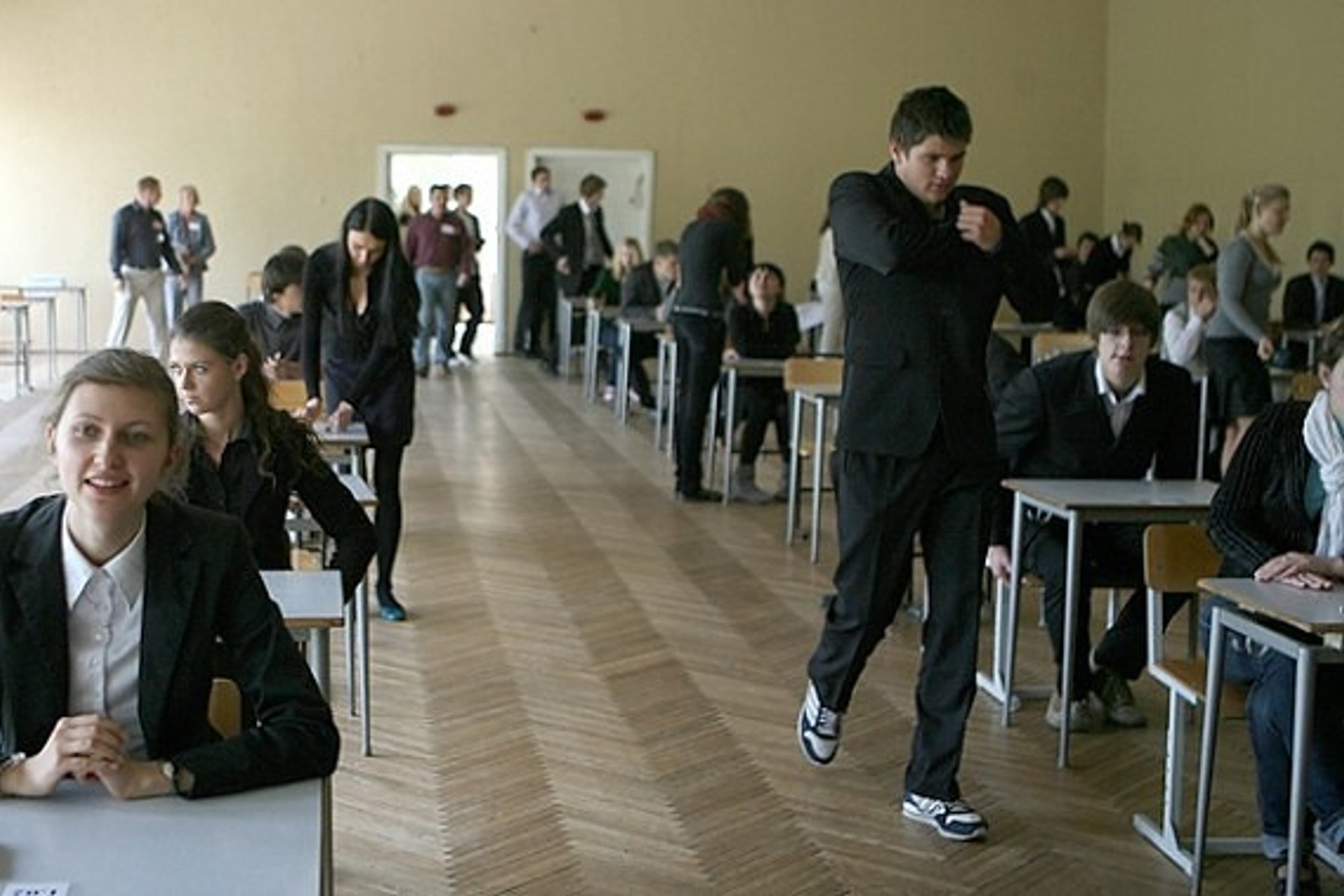 Abiturientai samprotavo, kodėl partizanai gynė Lietuvą - Delfi