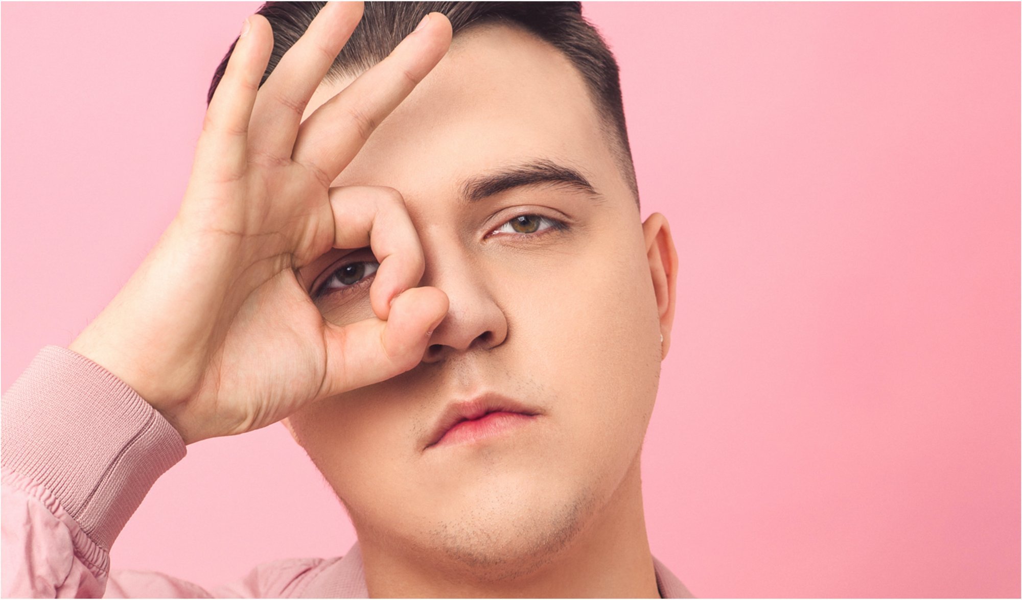 Niko Barisas pristato premjerą, pripildytą naktinio pasivažinėjimo po ...