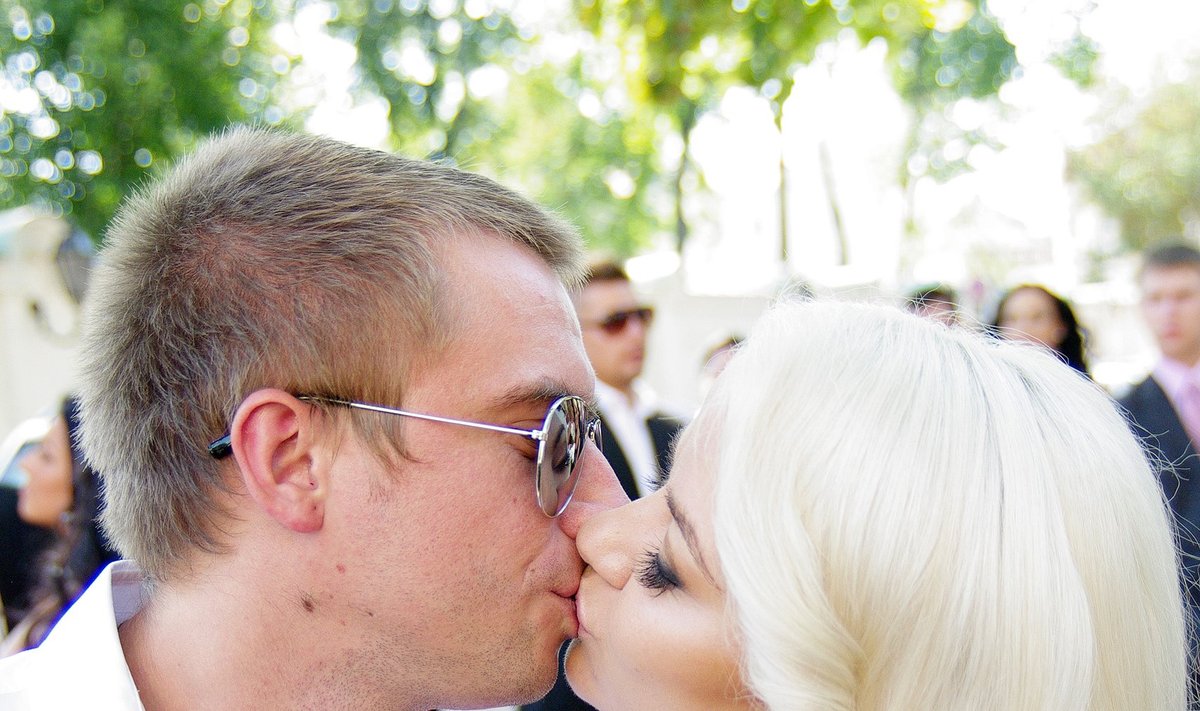 Marius Jampolskis ir Renata Uzialkaitė: pirmas oficialus bučinys ... Marius Jampolskis ir Renata Uzialkaitė: pirmas oficialus bučinys ...