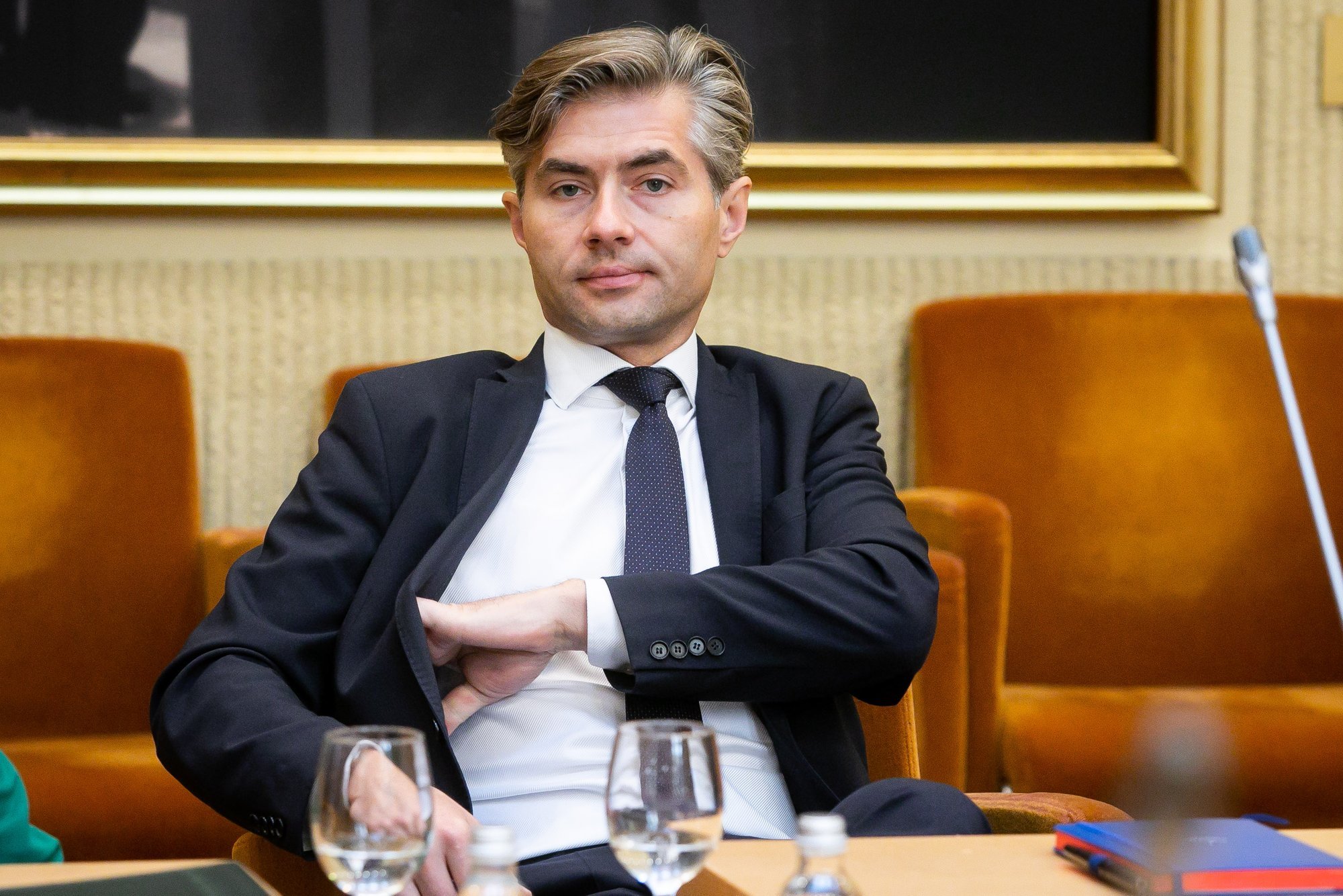 Su slapta informacija dirbantiems piliečiams gali būti uždrausta vykti ...