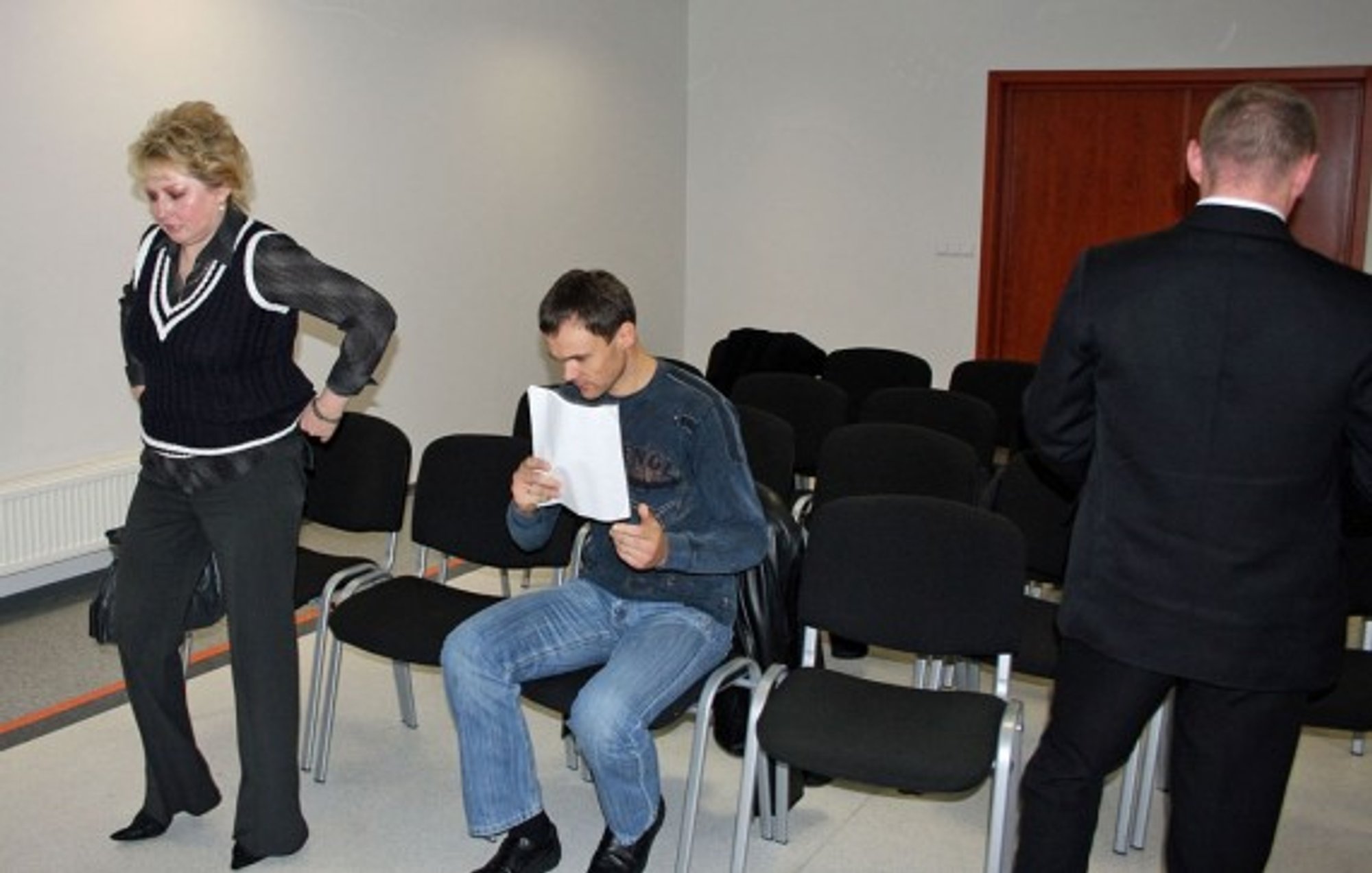 Vairavimo mokyklos vadybininkė ir policininkai nuteisti už fiktyvias ...