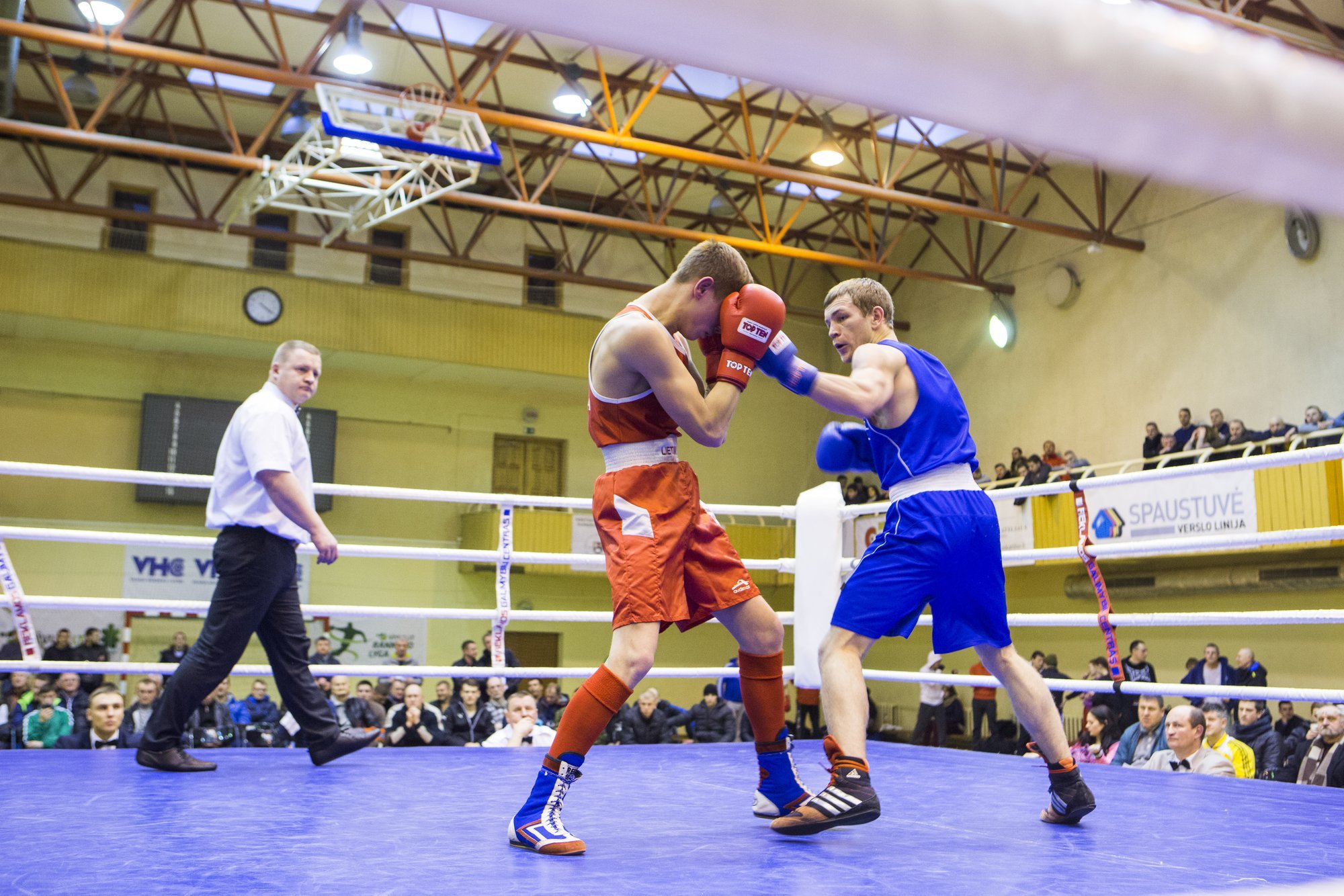 Boksininkas V. Balsys pateko į pasaulio jaunimo čempionato aštuntfinalį ...