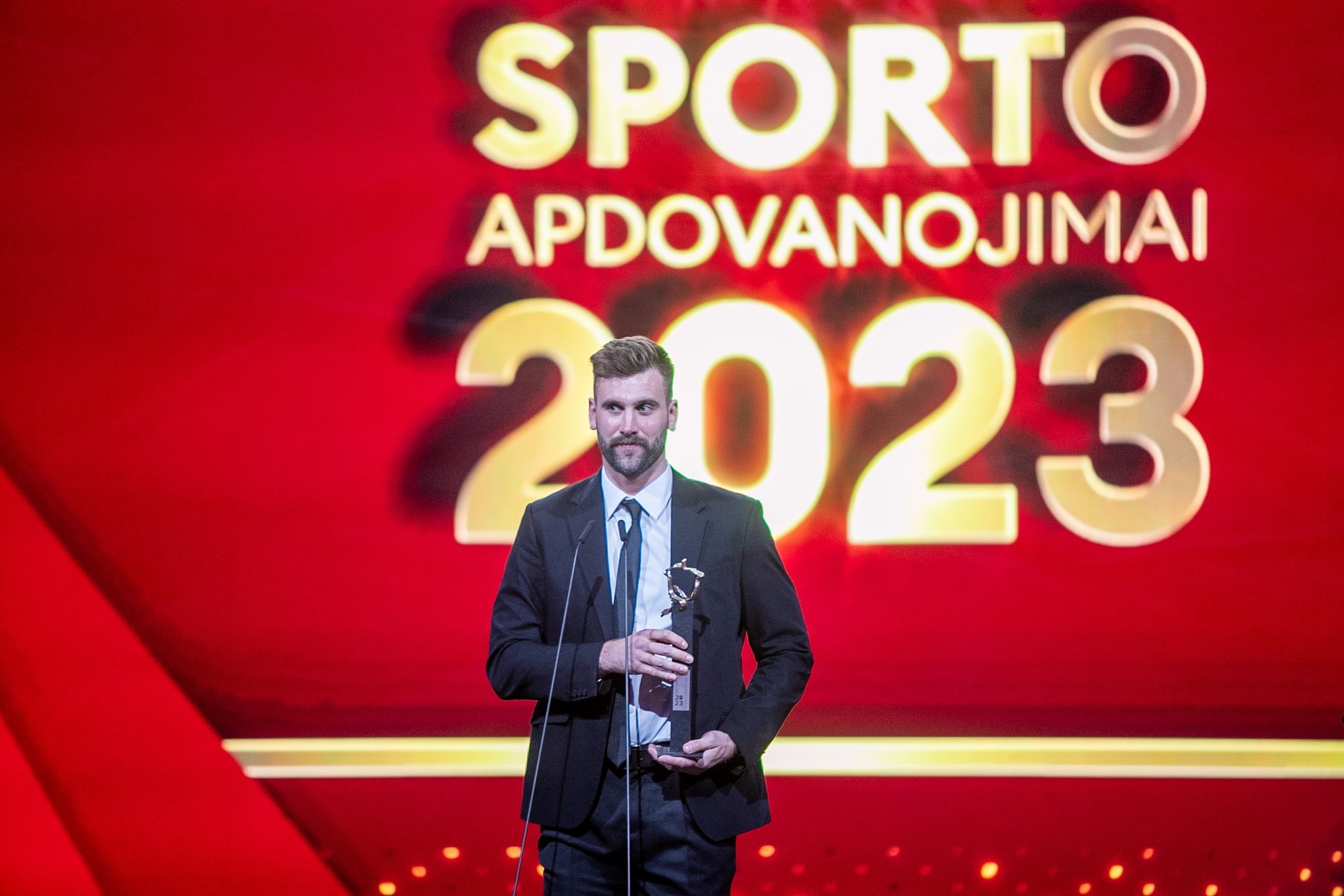 Savo gyvenimą apvertęs snieglentininkas vejasi paralimpinę svajonę ...