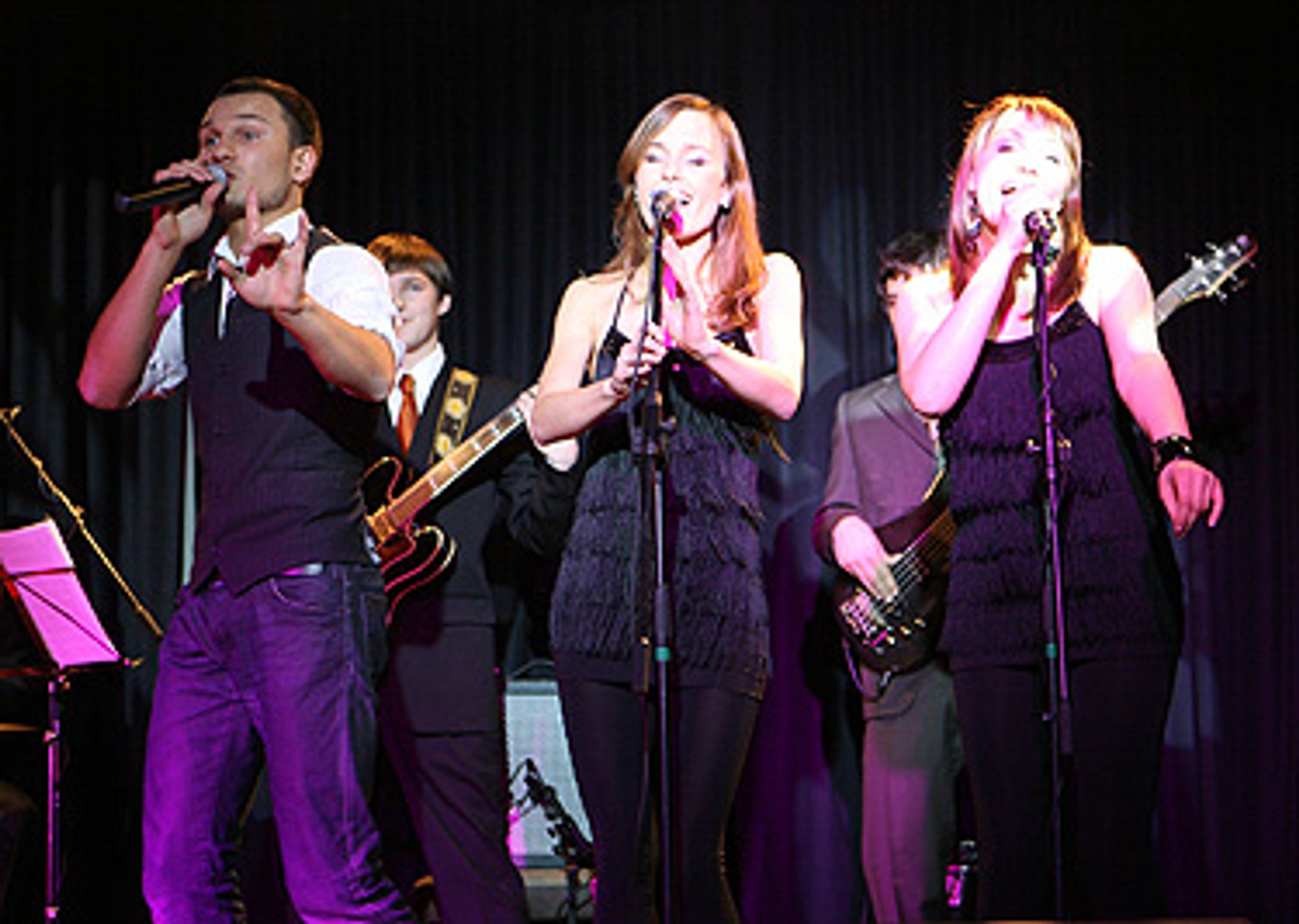 Su artėjančia Šv.Valentino diena DELFI skaitytojus sveikina V.Baumila ...