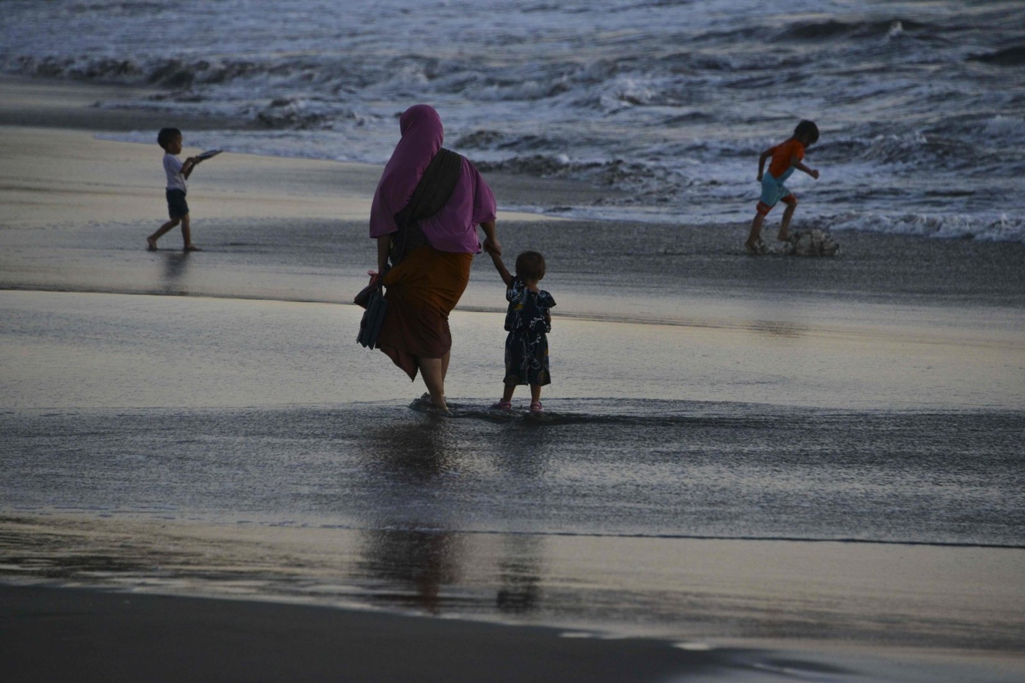 Po galingo drebėjimo Indonezijoje perspėjimas dėl cunamio atšauktas - Delfi