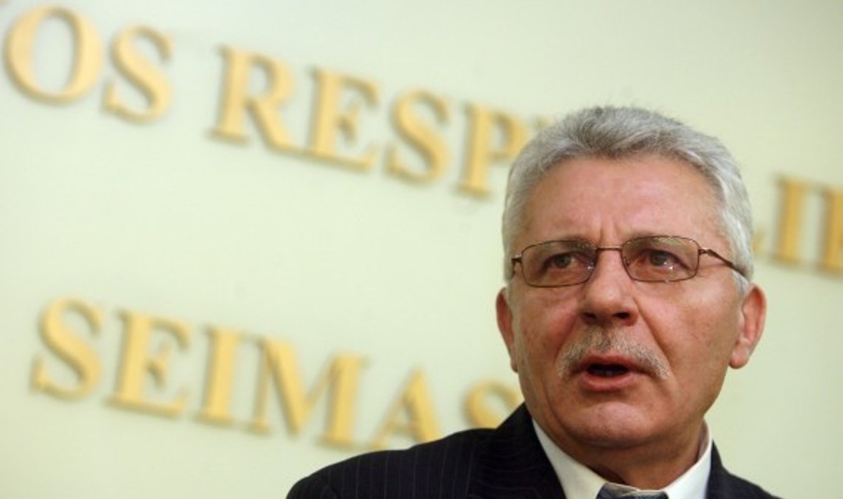 Penki Seimo etikos sargai sukilo prieš A.Salamakiną - Delfi Penki Seimo etikos sargai sukilo prieš A.Salamakiną - Delfi