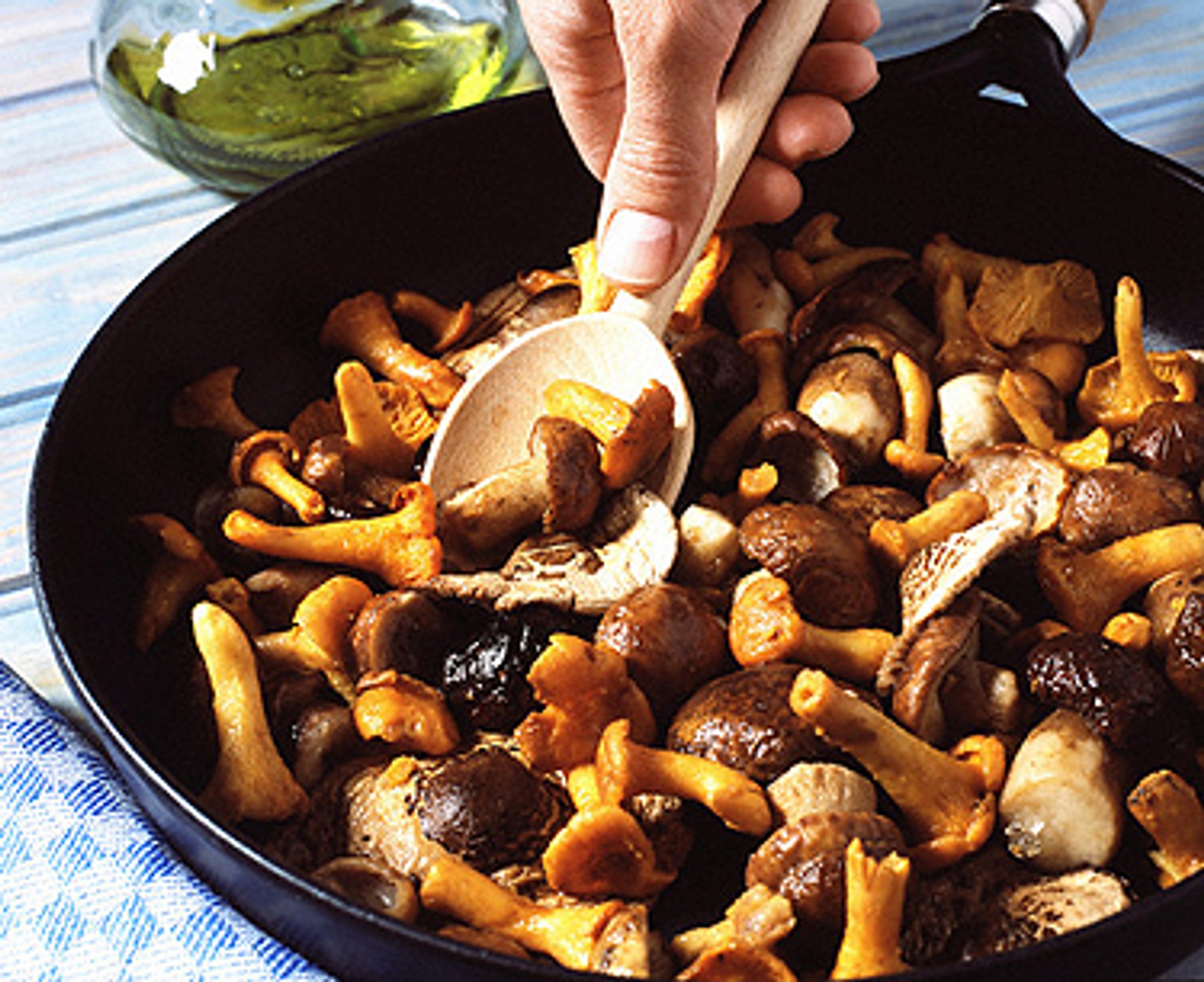 Grietinėlėje troškinti grybai - Delfi gyvenimas