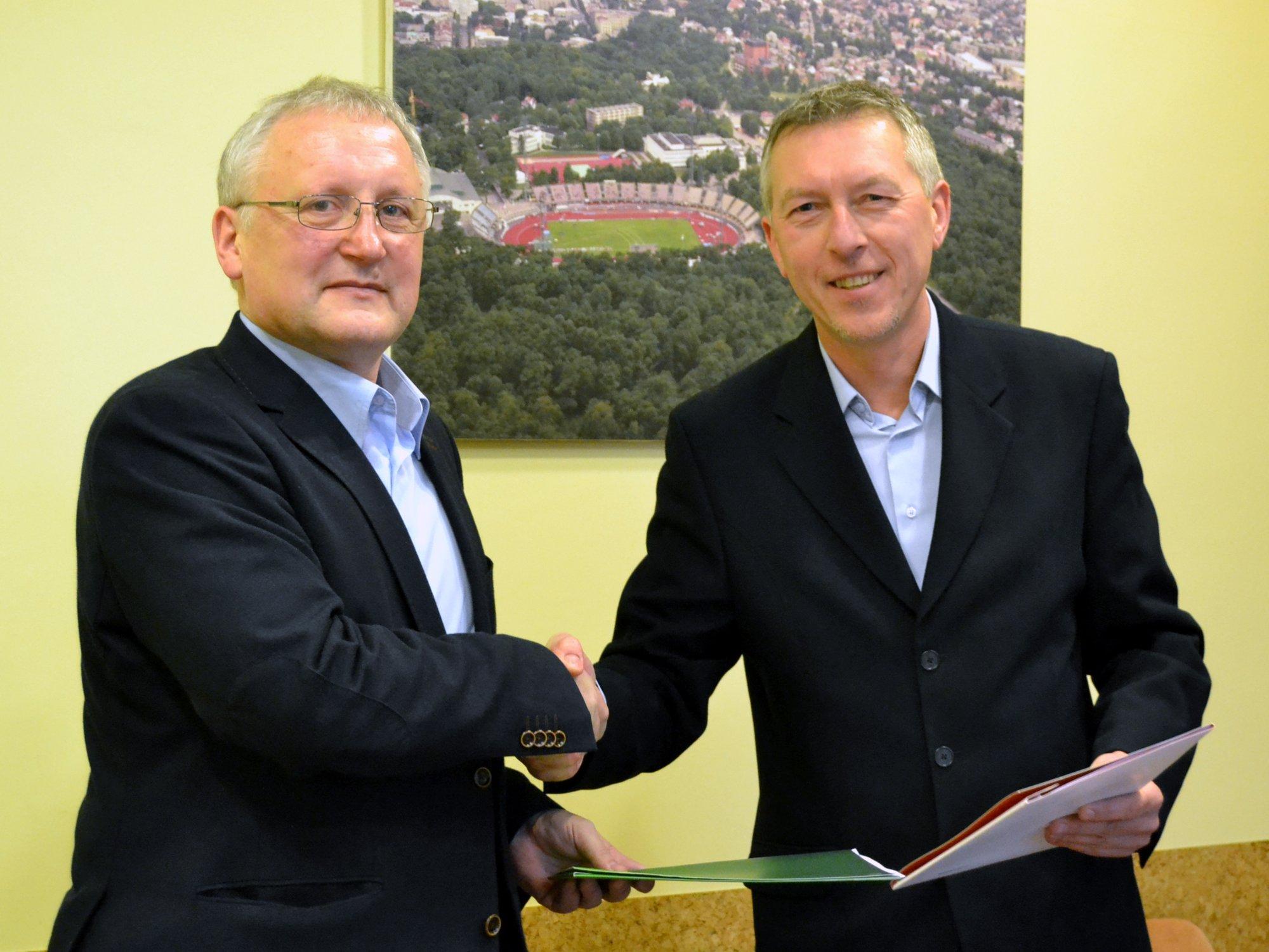 LSU bendradarbiaus su Lietuvos šiaurietiško ėjimo asociacija - Delfi ...