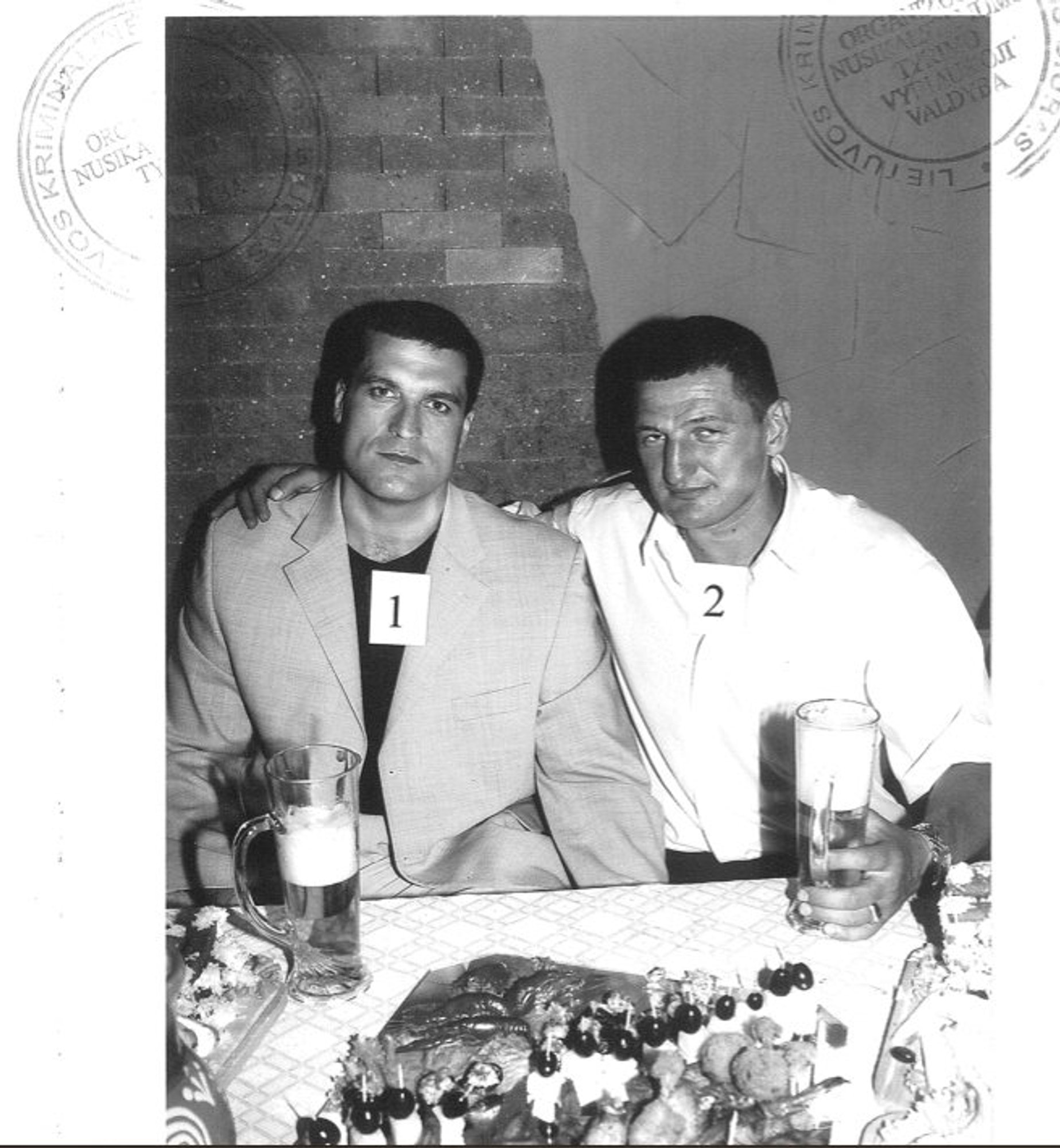 Bulvariniai mafijos puslapiai: E. Daktaras per nagus gavo dėl Šviniaus ...