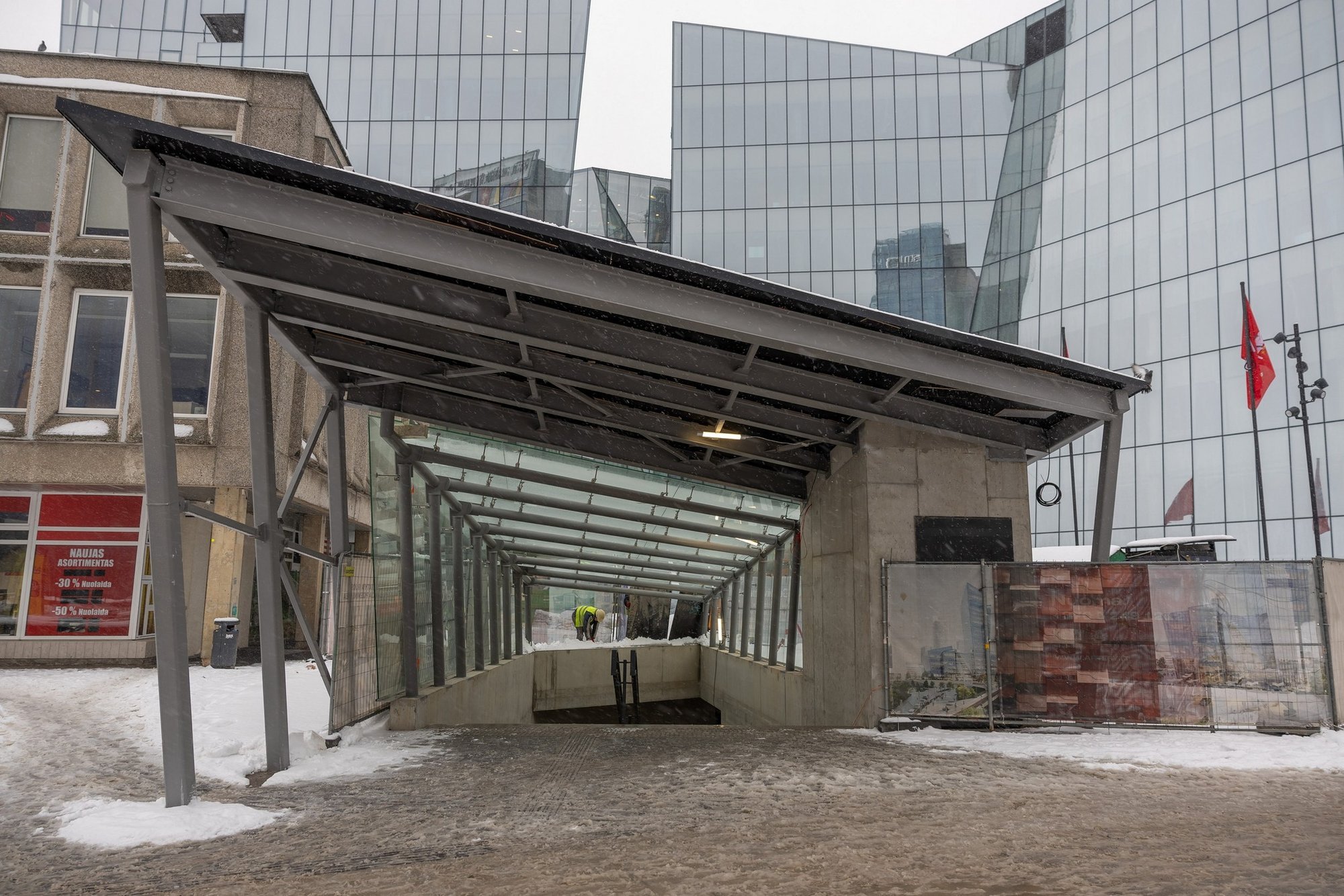 Переход отремонтировали, но лифт не работает - Delfi RU