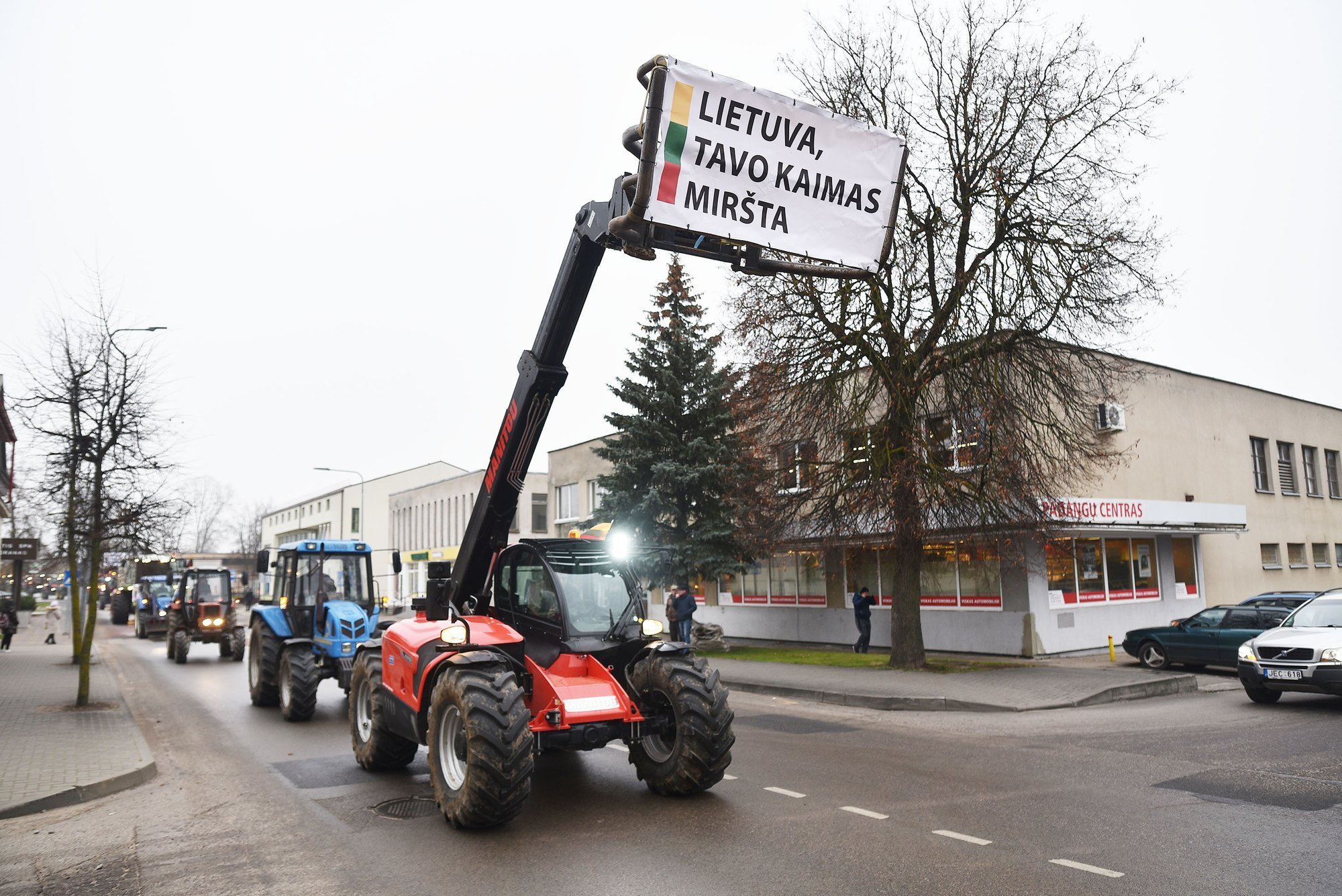 Vilnių traktoriais užkimšiantys ūkininkai: ne mes kalti, kad mus išvarė ...