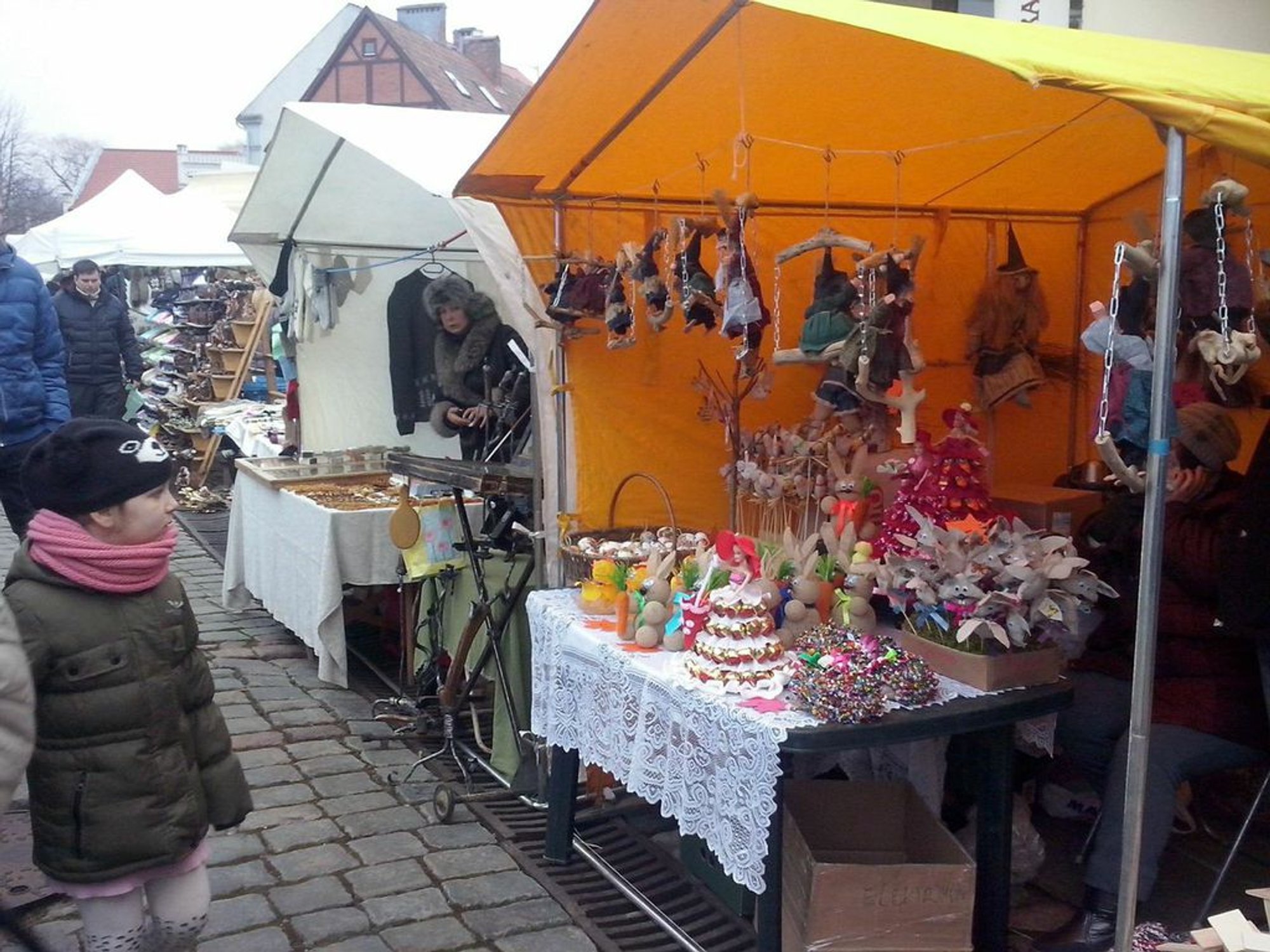 Kaziuko mugė Klaipėdoje: žmonių daug, bet pirkėjų mažai - Delfi