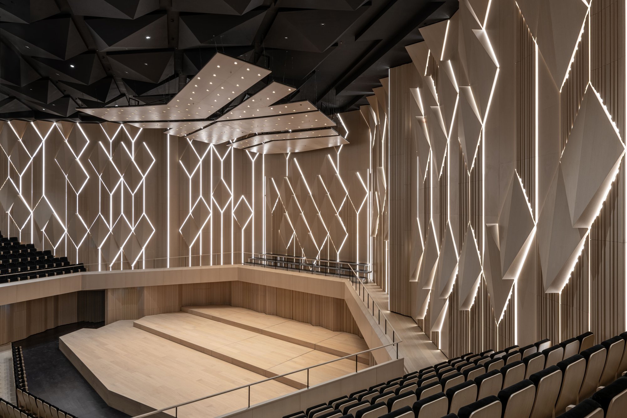 Kuriant LVSO koncertų salės interjerą atsižvelgta į 30 akustinių ...