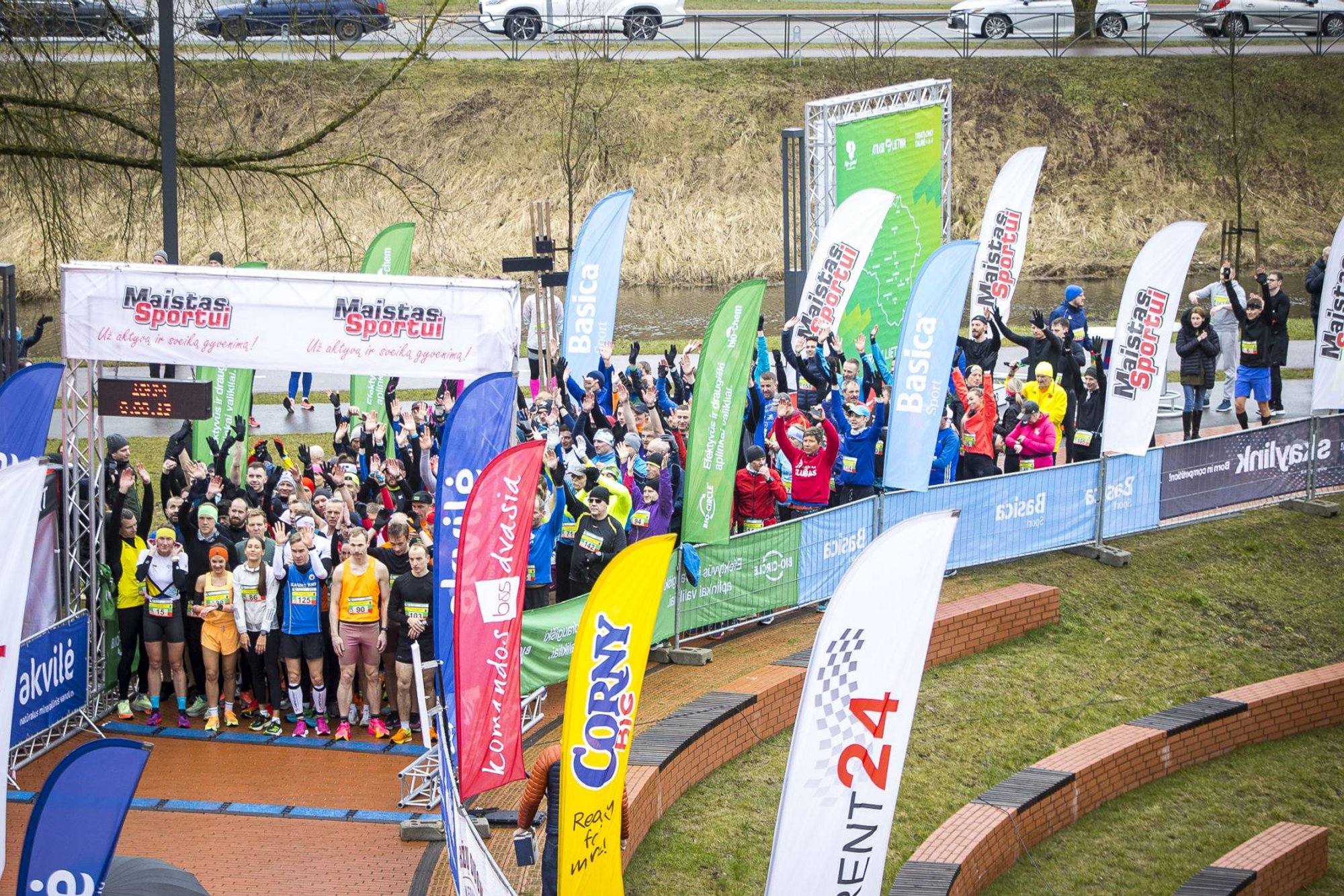 Panevėžyje susibūrusių bėgimo entuziastų nesustabdė ir lietus - Delfi ...