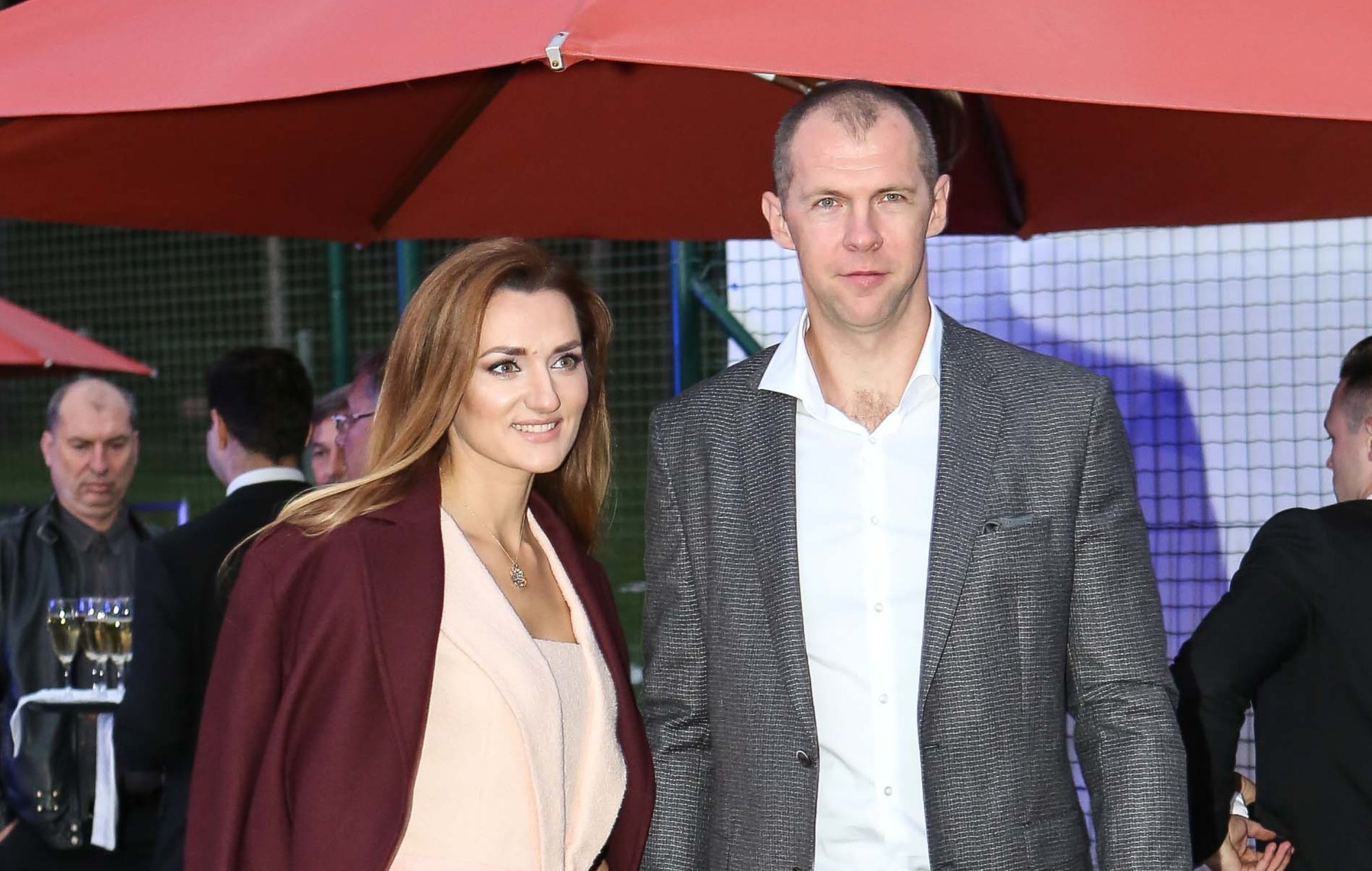 Lietuvos rinktinės kapitonas Ramūnas Šiškauskas su žmona Edita laukiasi ...