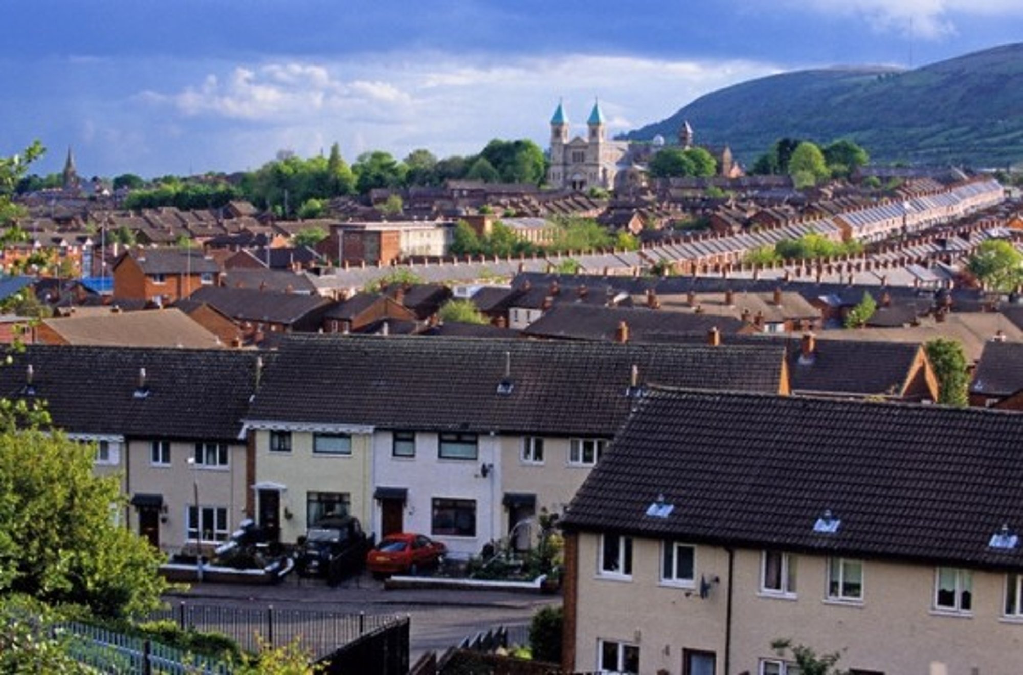 Belfasto oro uoste aptikus bombą, žmonės raginami būti atsargesniais ...