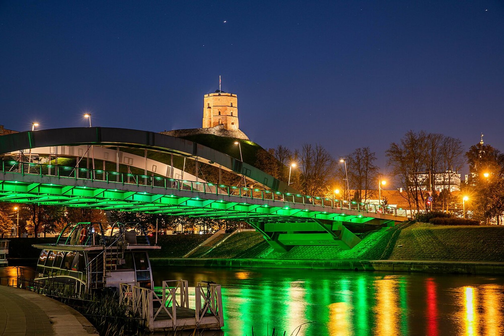Šeštadienį Lietuvos miestai ir miesteliai nušvis žalia spalva - Delfi ...