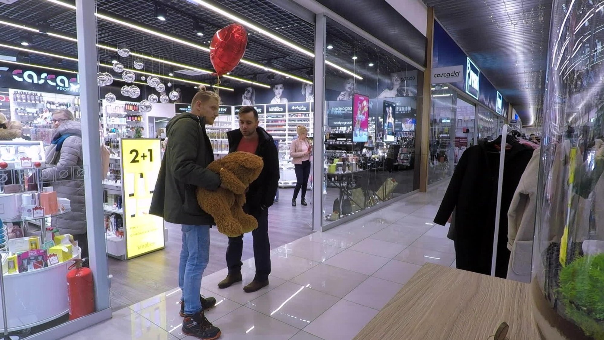 Romantišką dovaną perduoti padėjęs vyras pats sulaukė siurprizo - Delfi ...