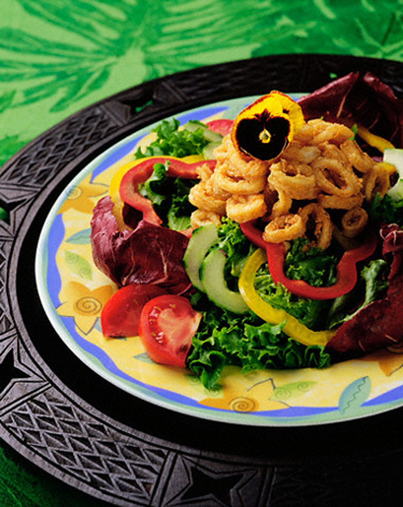 Kepti kalmarų žiedai su daržovių salotomis ir pievagrybiais - Delfi ...