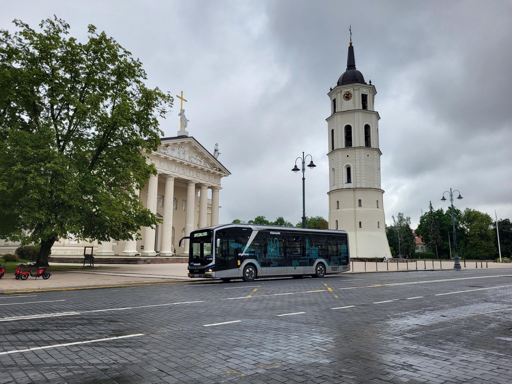 Sostinės gatvėse testuojamas elektrinis autobusas - Delfi auto