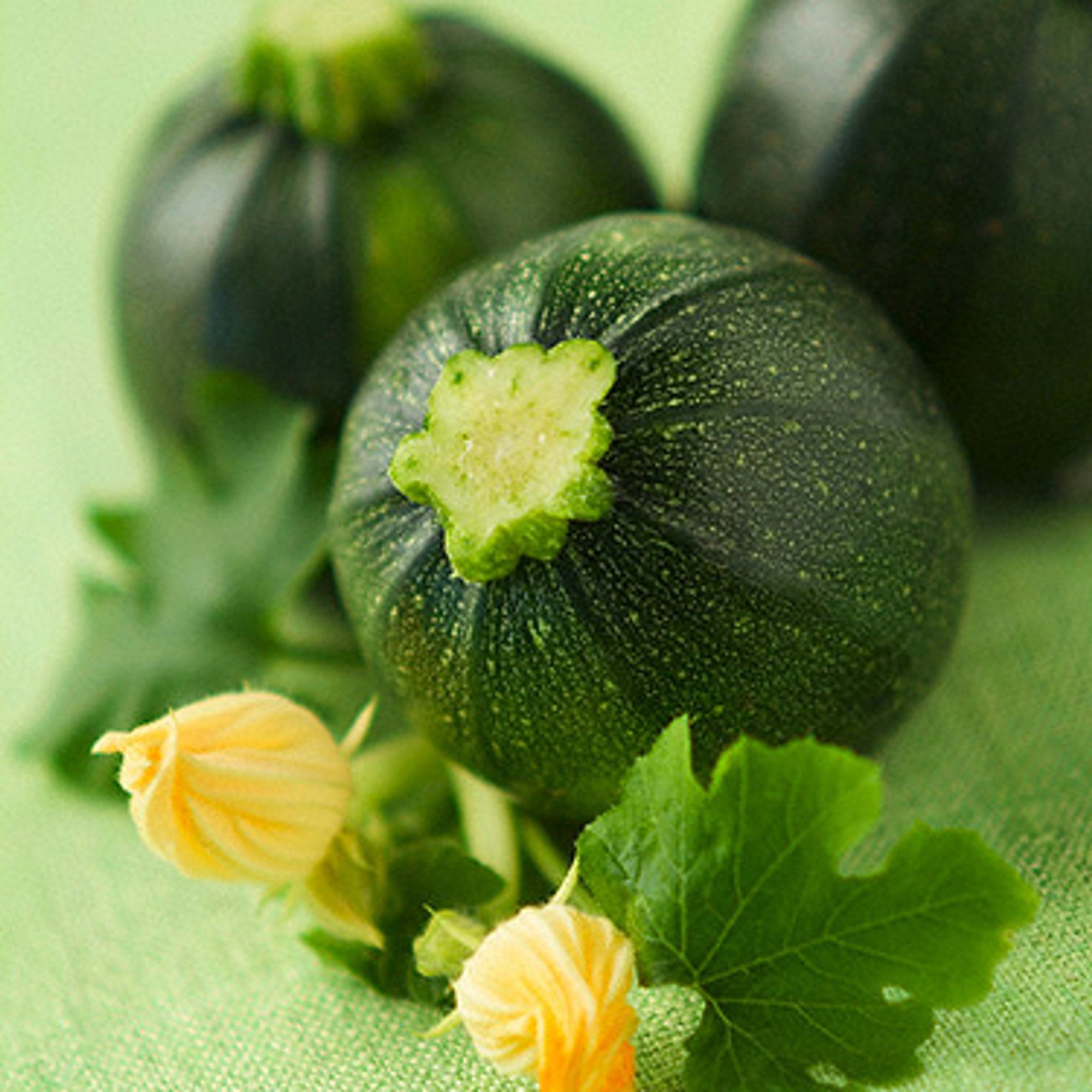 Keptos cukinijos, įdarytos faršu ir ryžiais - Delfi gyvenimas