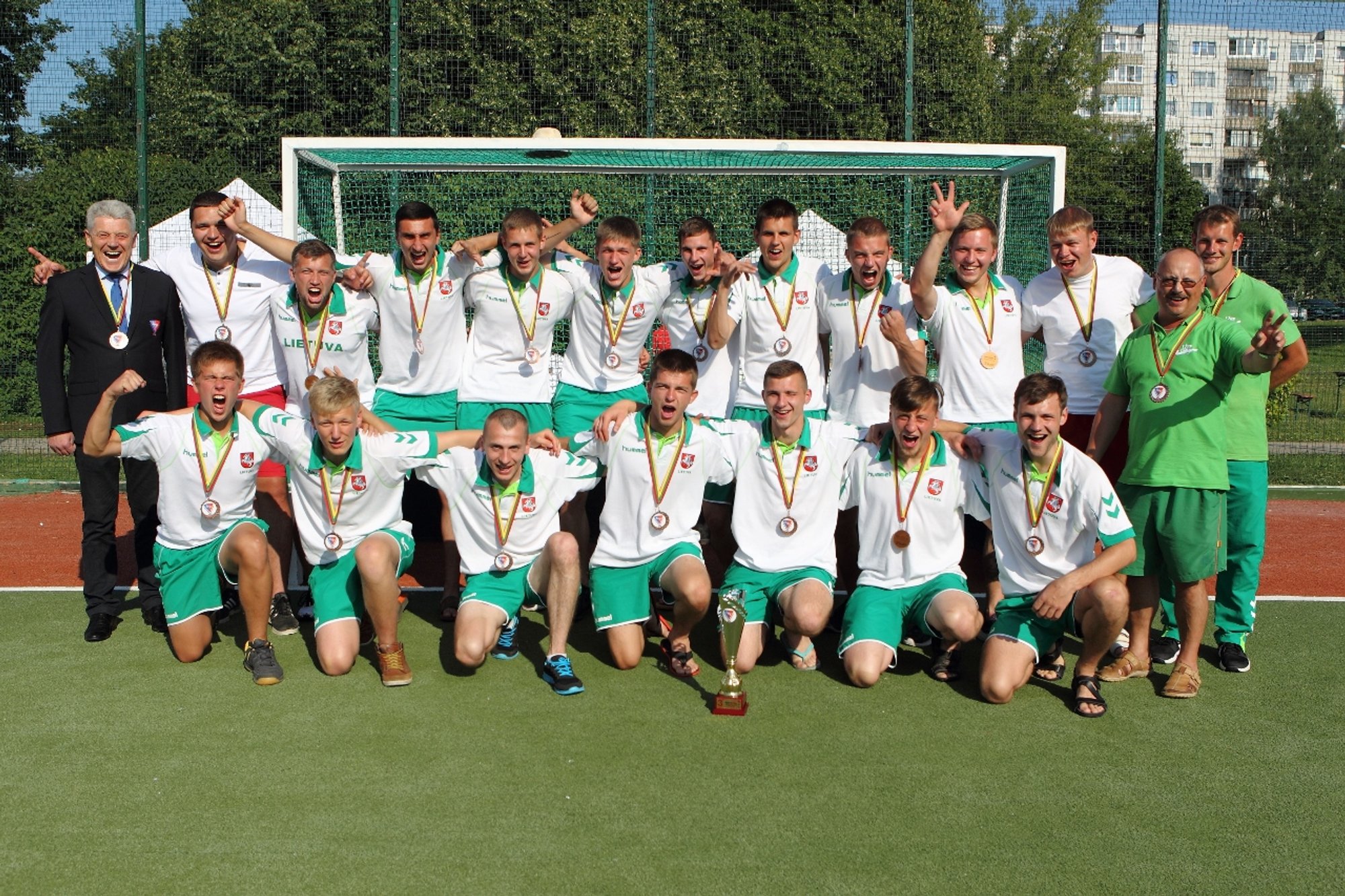 Žolės riedulys: moterims – sidabras, vyrams – bronza - Delfi sportas