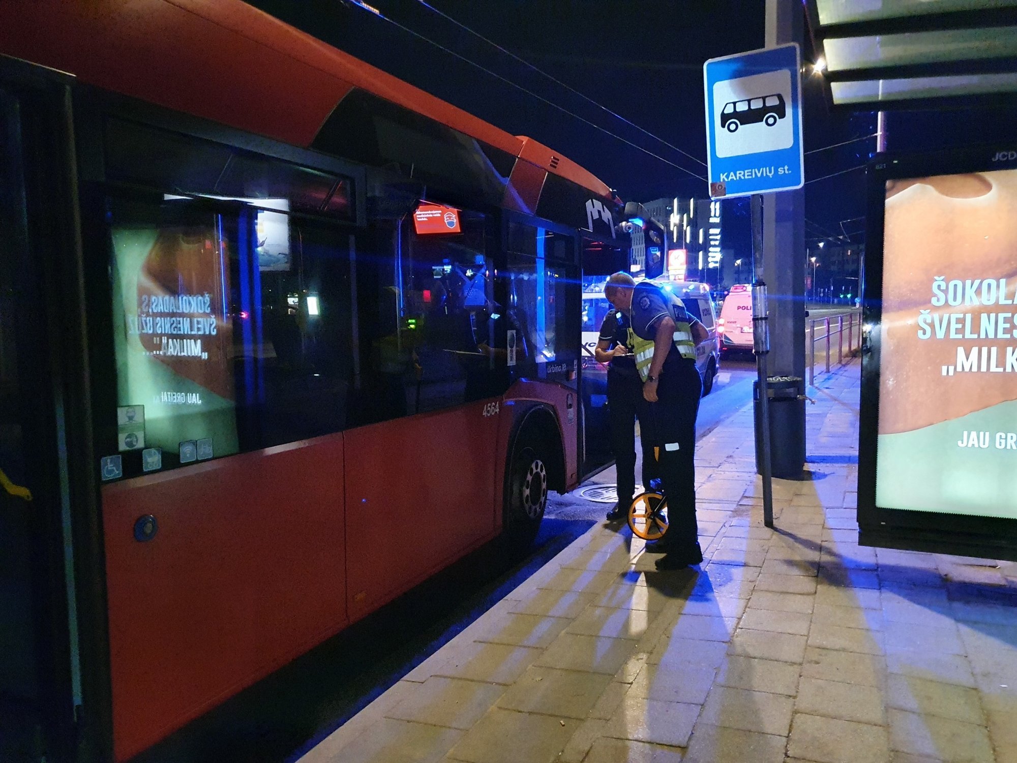 Eismo nelaimė Vilniuje – troleibusas partrenkė ir sužalojo vyriškį - Delfi